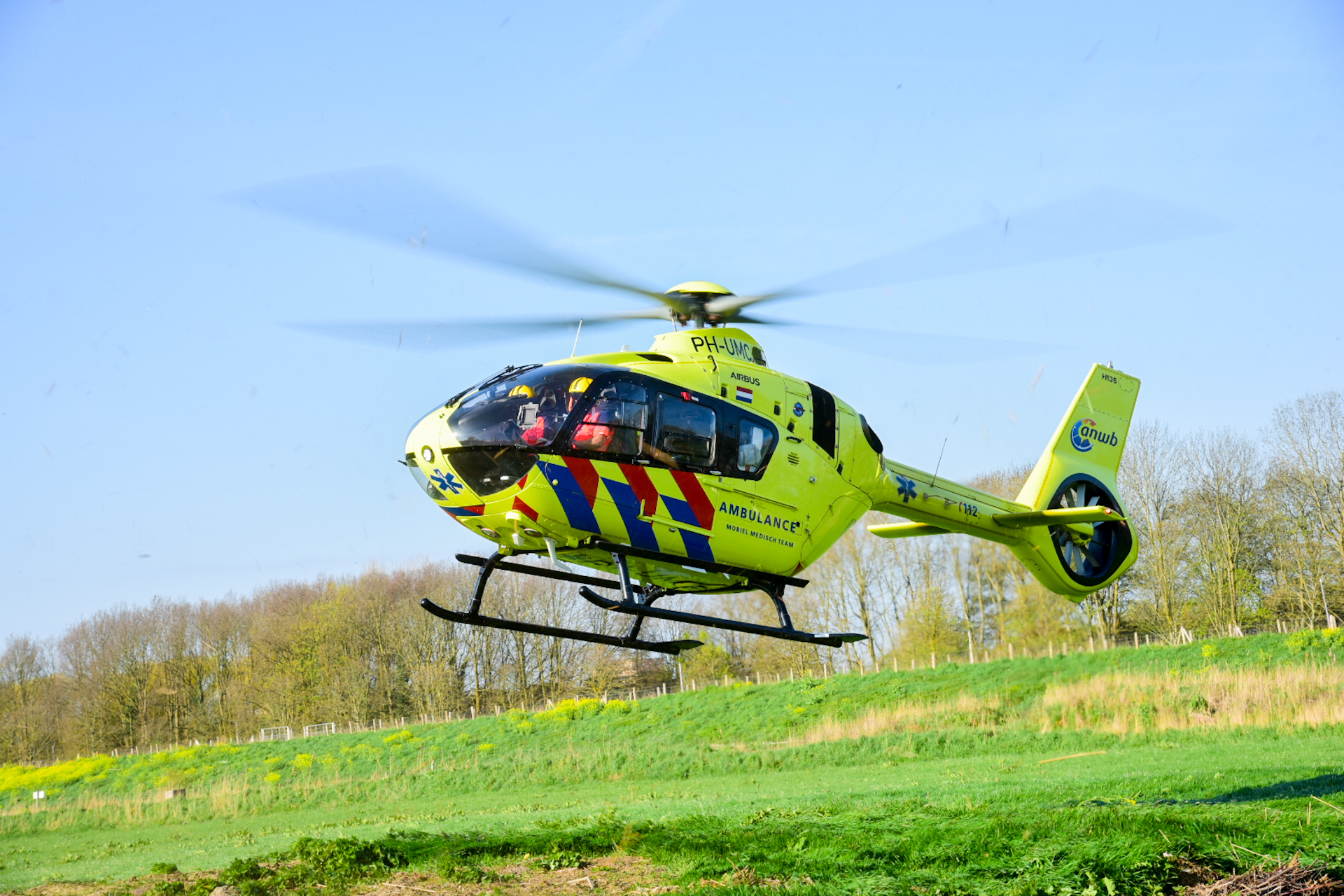 Traumahelikopter opgeroepen voor medische noodsituatie in woning ...