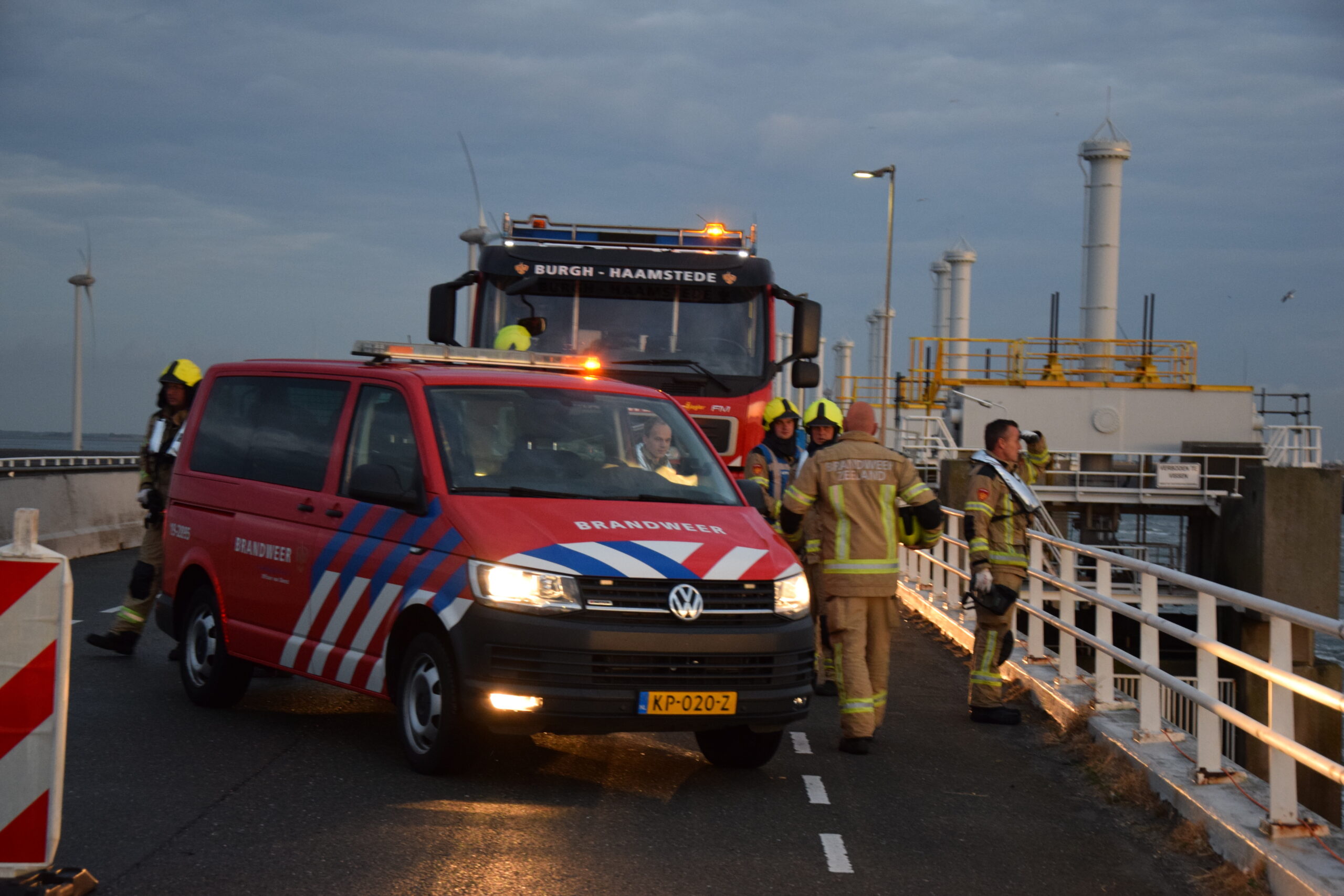 Hulpdiensten rukken massaal uit voor loze melding auto te water Burgh-Haamstede | 112 Nieuws ...
