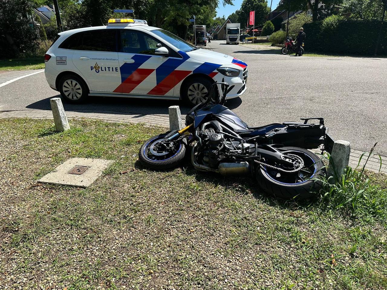 Motorrijder gewond na aanrijding met bestelbus Hoog Buurloseweg Ugchelen | 112 Nieuws Nederland