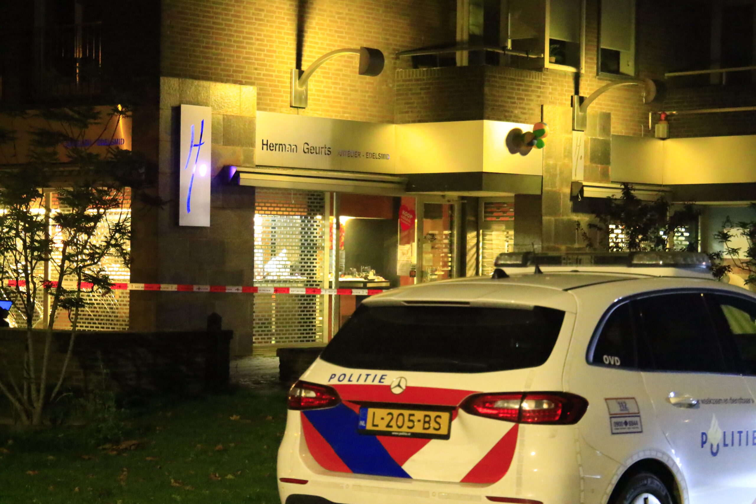 Achtervolging na ramkraak op juwelier Kanaalstraat Someren | 112 Nieuws ...