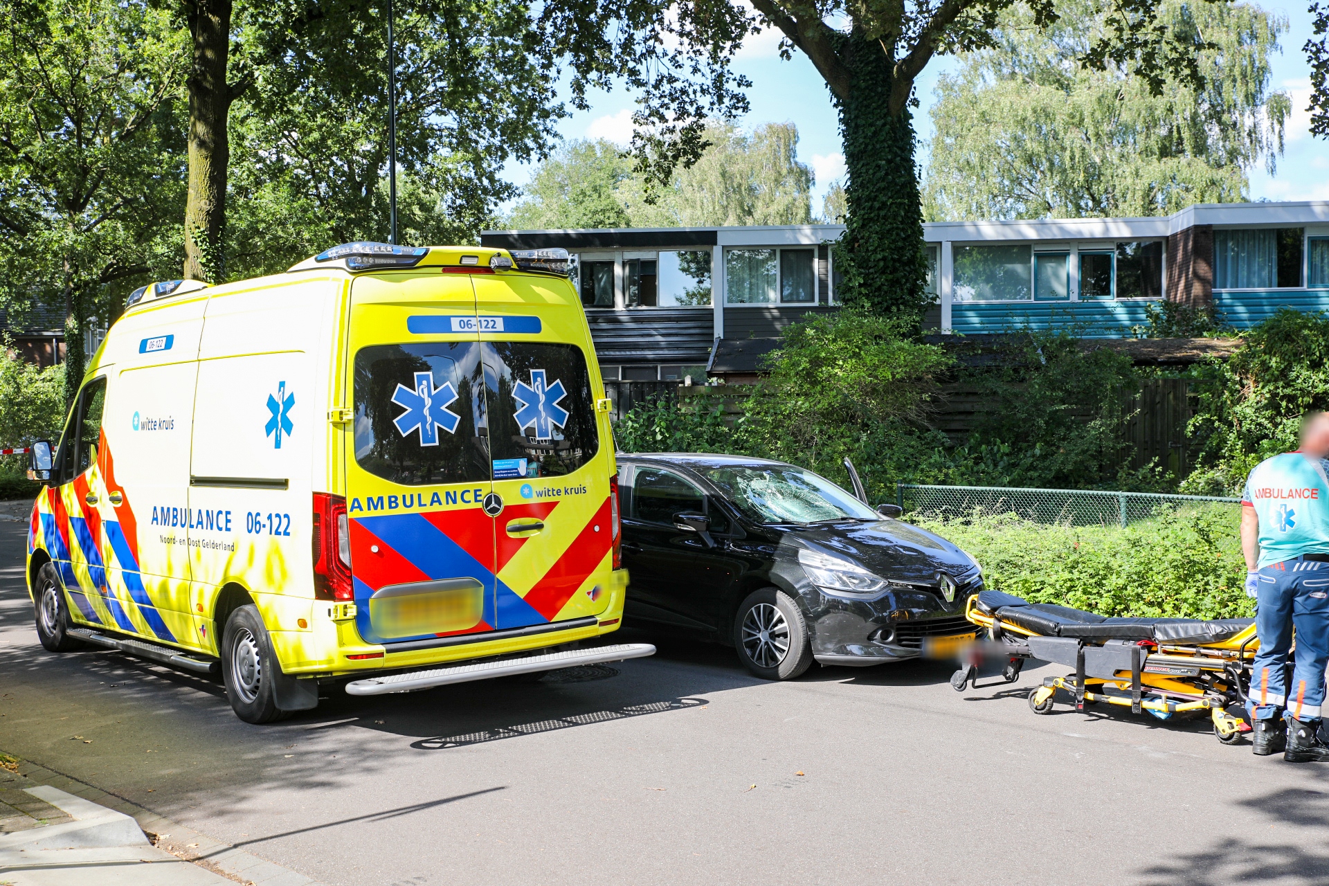 Fietser gewond na aanrijding met auto Schrijwerkershorst Apeldoorn | 112 Nieuws Nederland