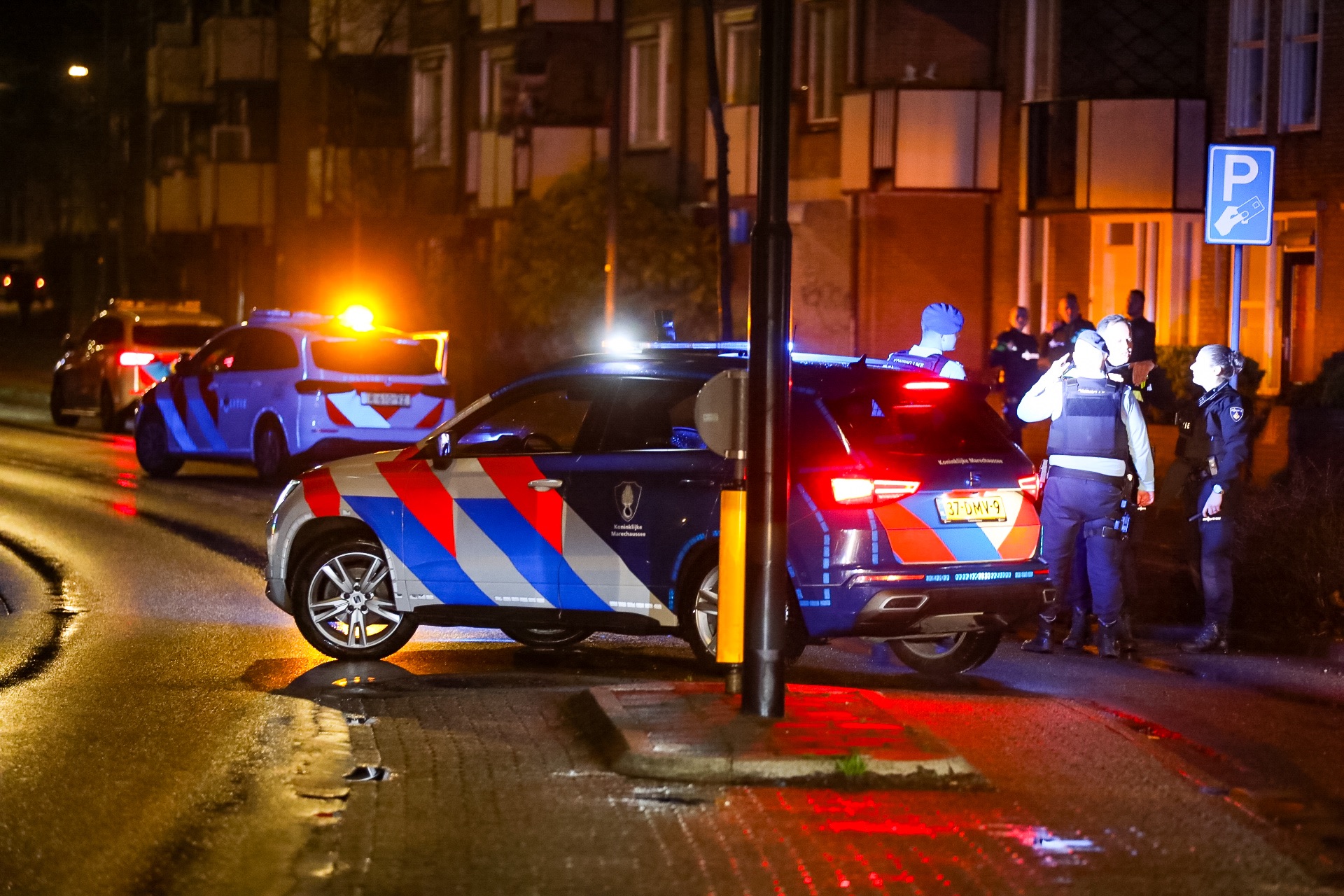 Politie en Marechaussee rukken groots uit voor ‘verkeersruzie’ Apeldoorn | 112 Nieuws Nederland