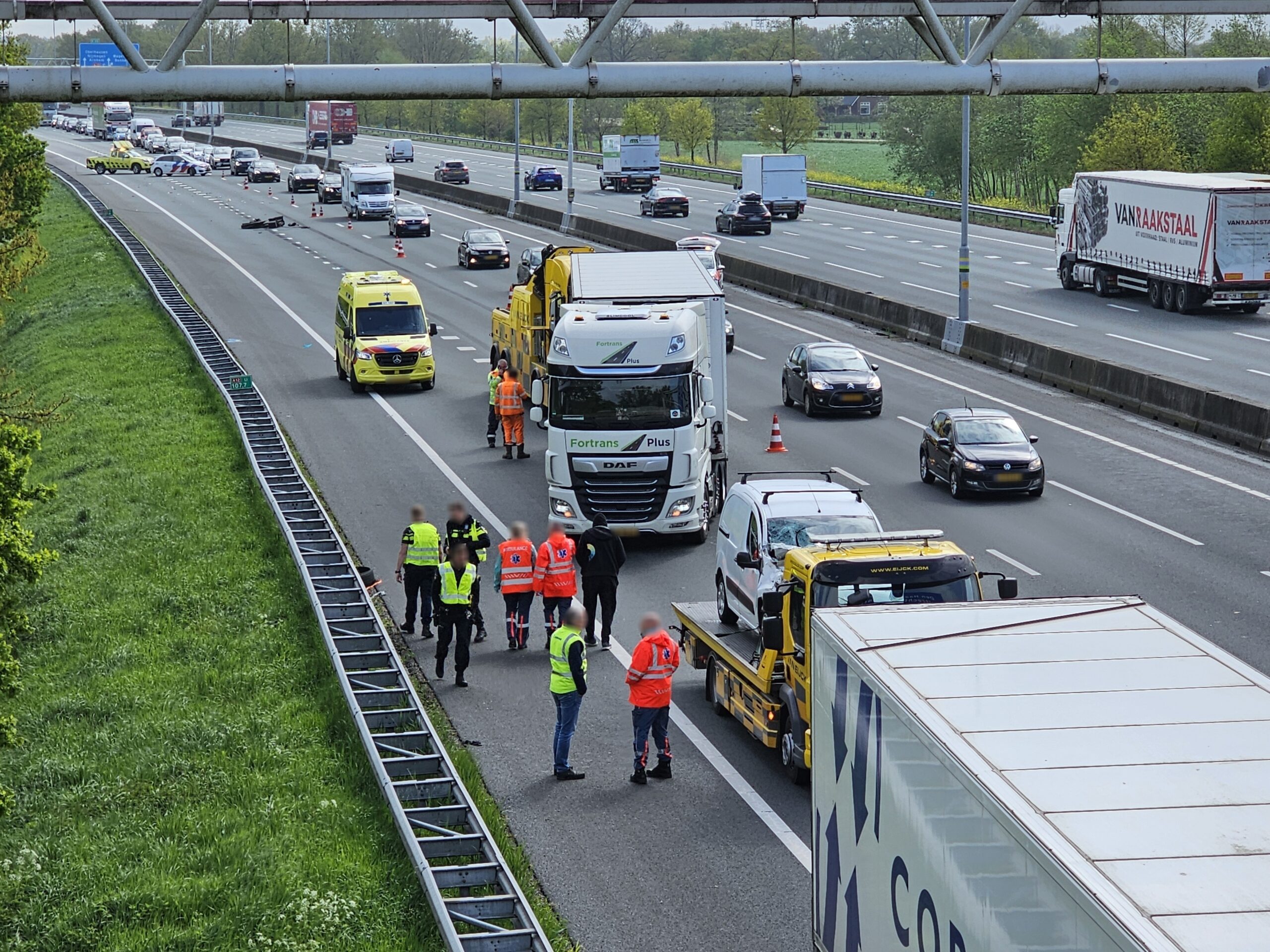 Ongeval op A12 in Ede: vrachtwagen verliest laadklep | 112 Nieuws Nederland