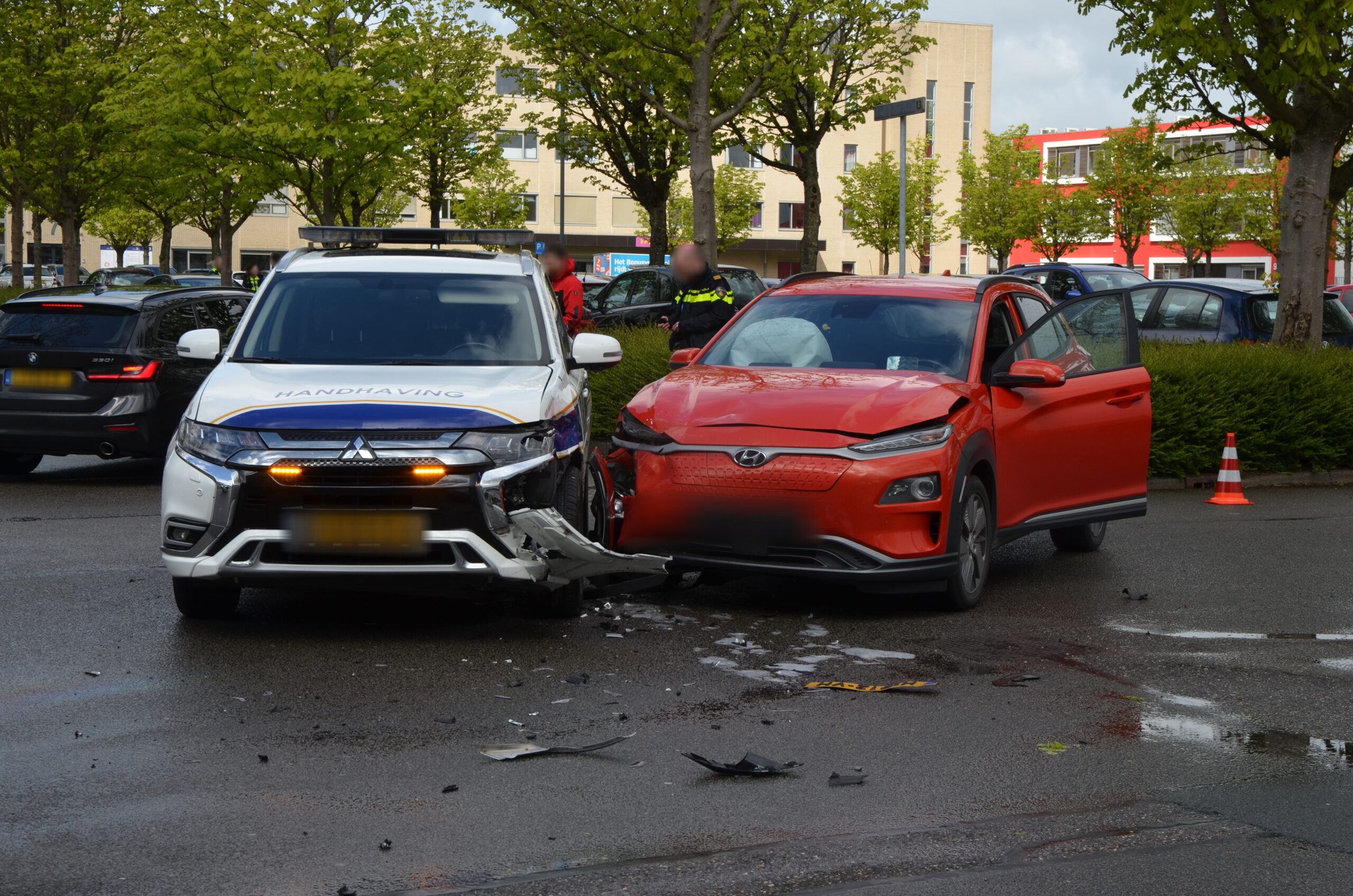 Auto-ongeluk in Leeuwarden: botsing tussen burger en handhaving | 112 ...
