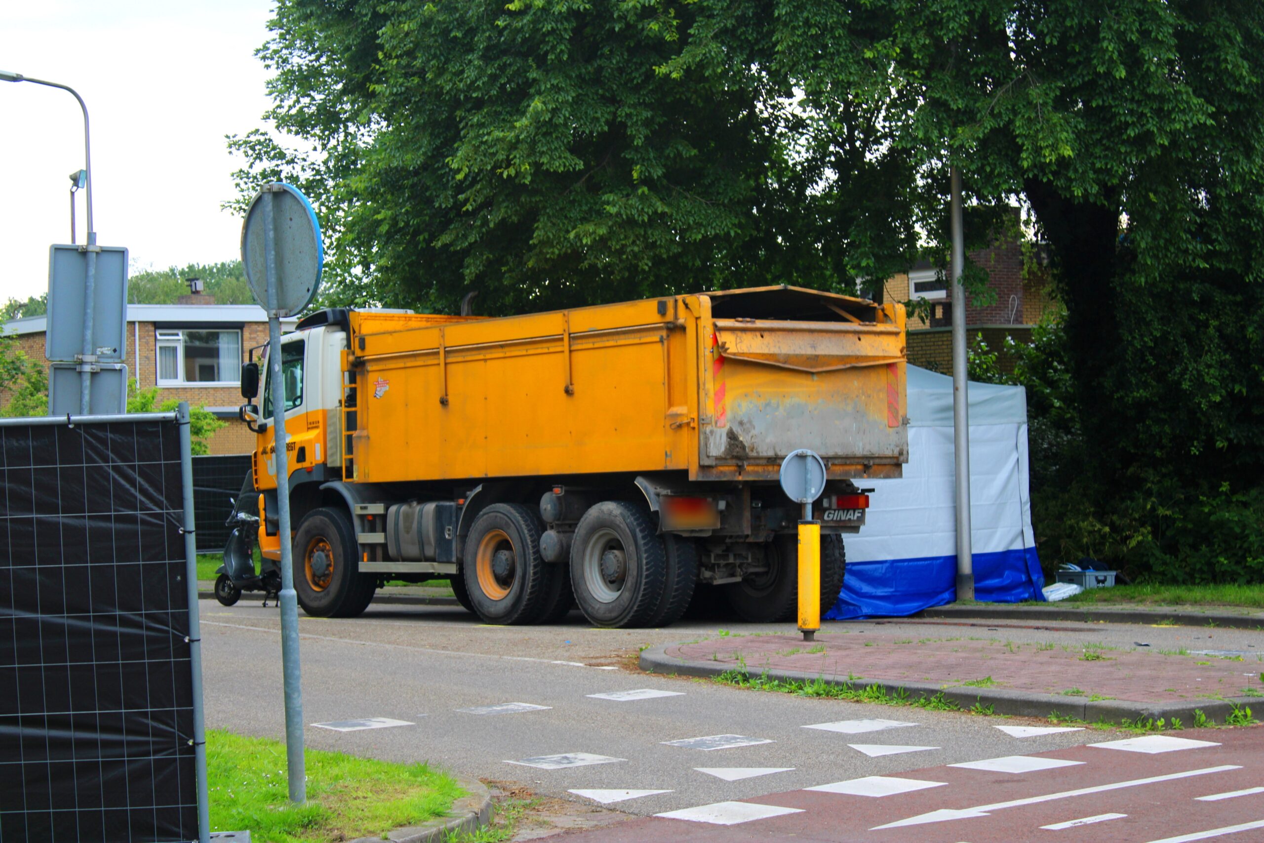 Vrouw (21) overleden na aanrijding met vrachtwagen Binnenbaan Rhoon | 112 Nieuws Nederland