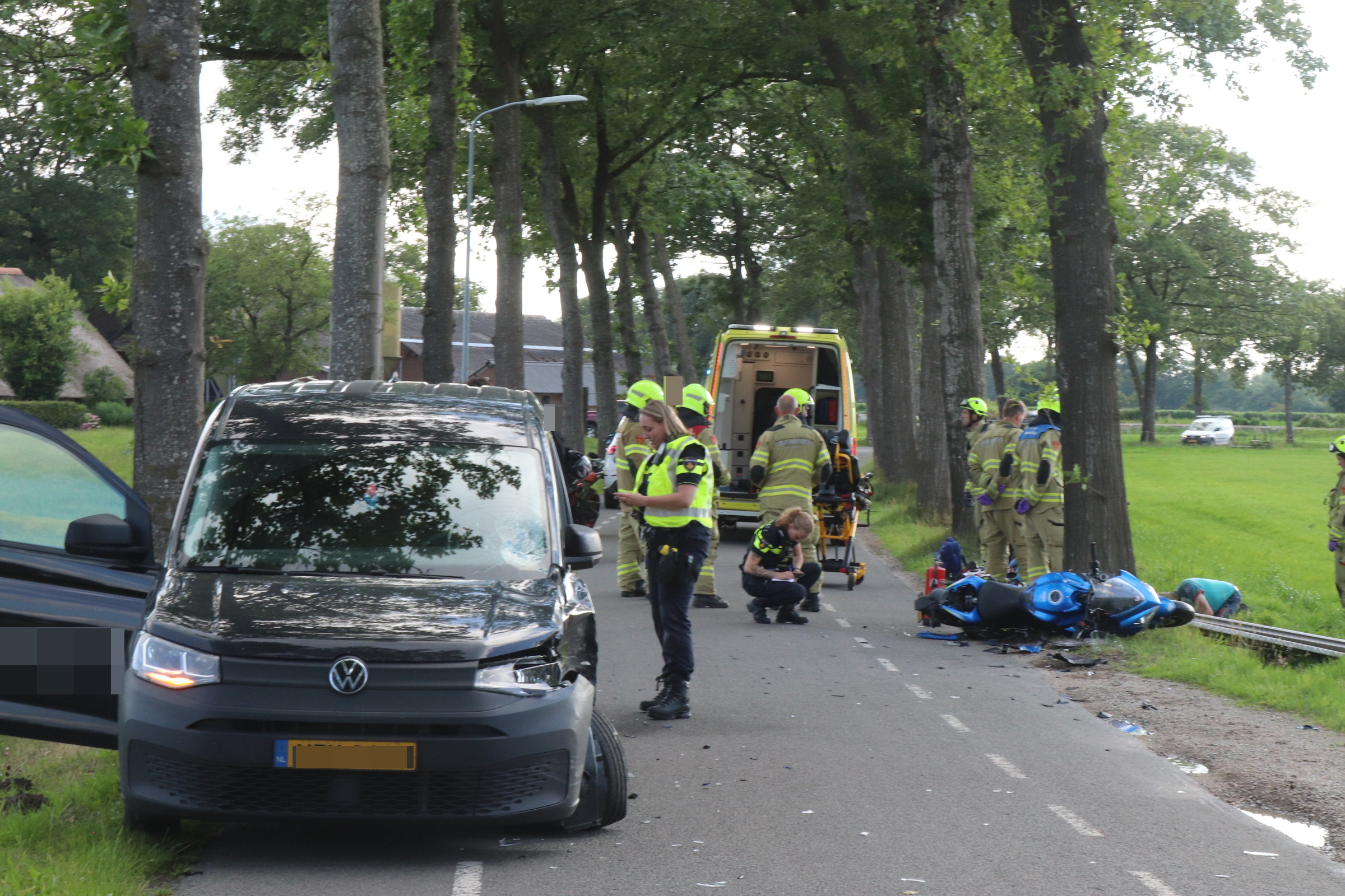 Motorrijder ernstig gewond na ongeval met bestelbusje in Terschuur | 112 Nieuws Nederland