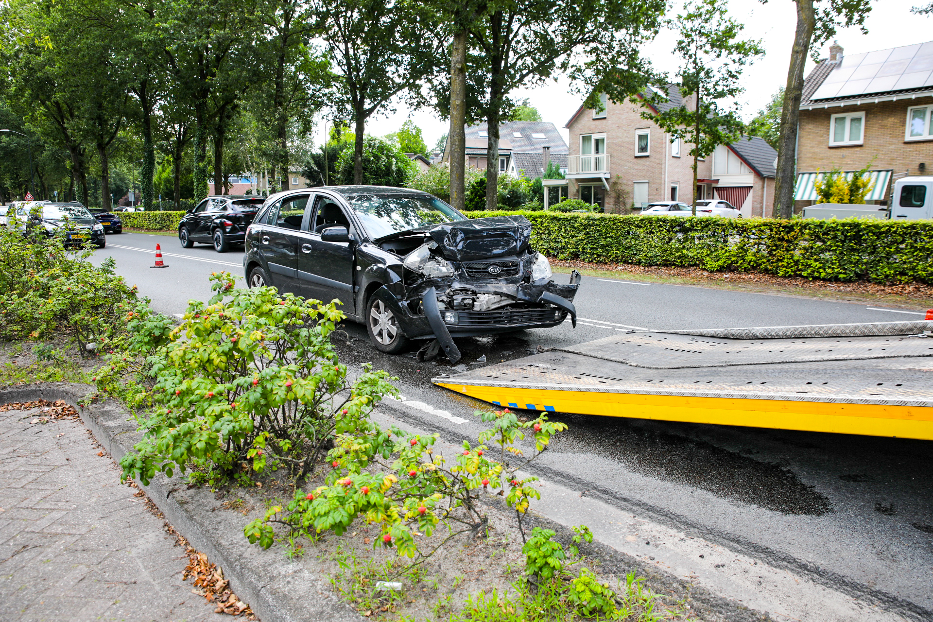 Veel schade na kop-staartbotsing Zwolseweg Apeldoorn | 112 Nieuws Nederland