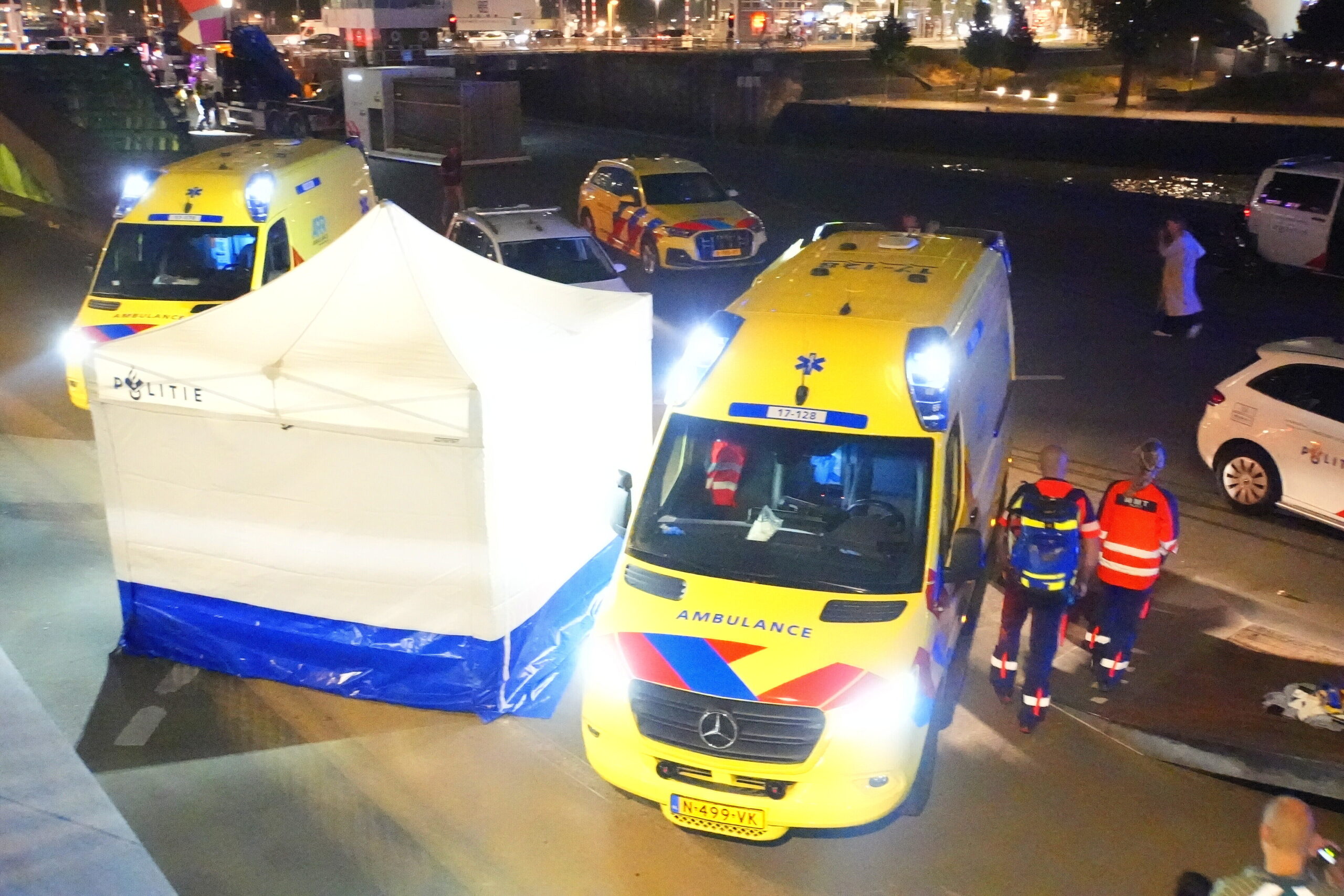 Dader dodelijke steekpartij riep ‘Allahoe Akbar’ en had meerdere messen ... Dader dodelijke steekpartij riep ‘Allahoe Akbar’ en had meerdere messen ...