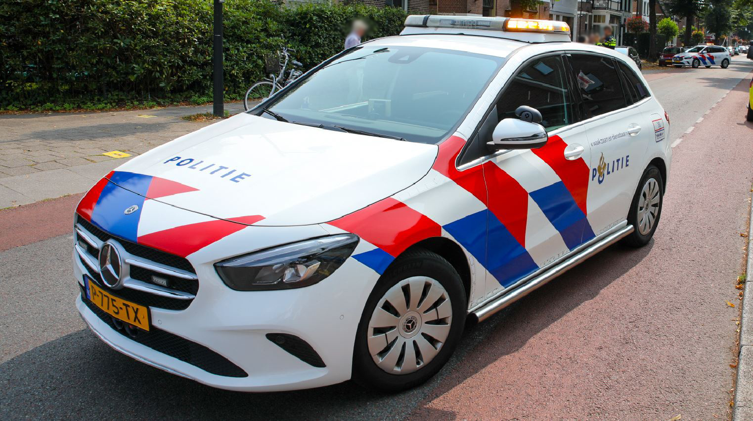 Politie blokkeert asociaal rijdende trouwstoet, drie auto’s in beslag ...