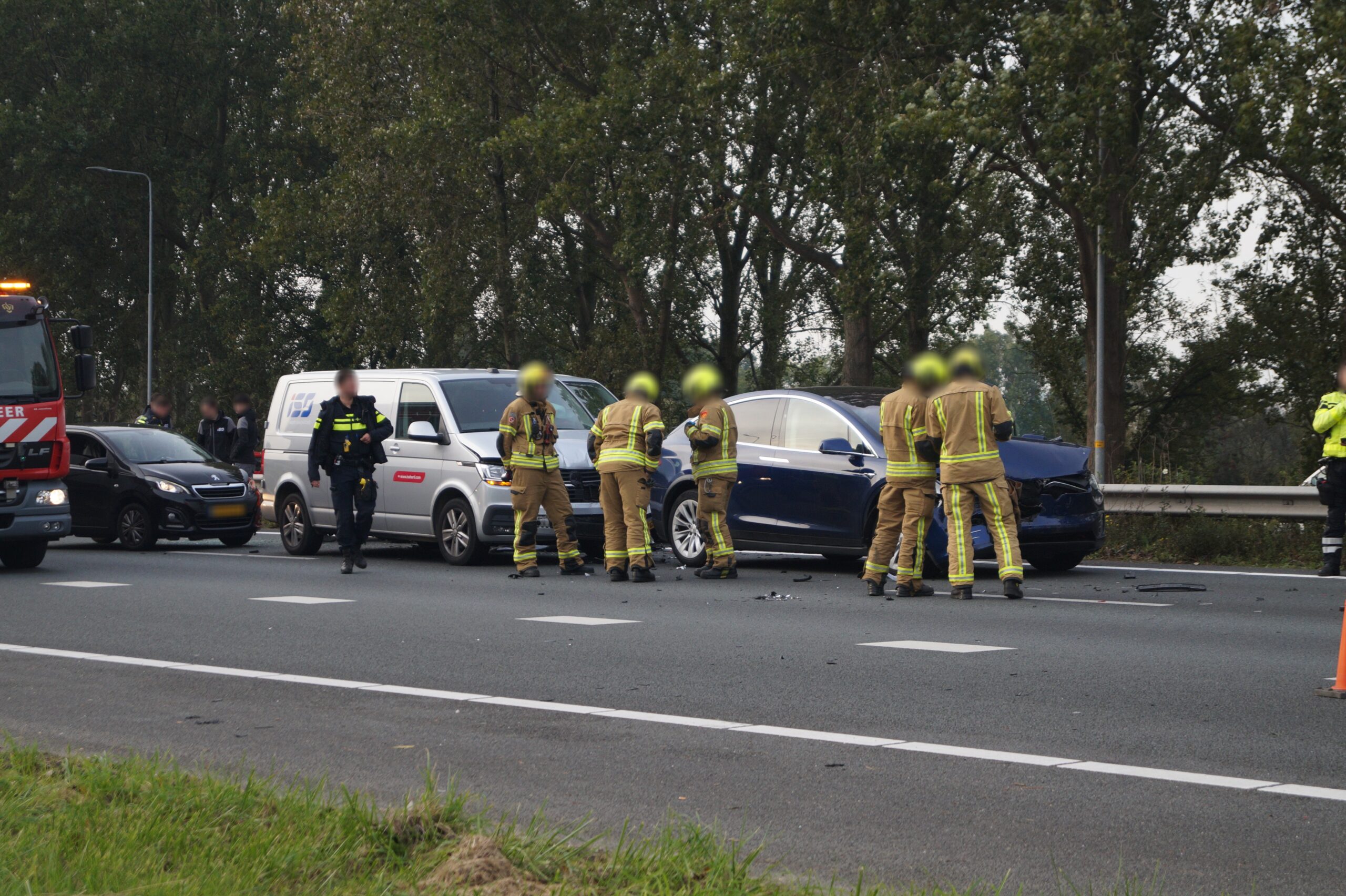 Snelweg dicht na fors ongeval met meerdere voertuigen | 112 Nieuws Nederland