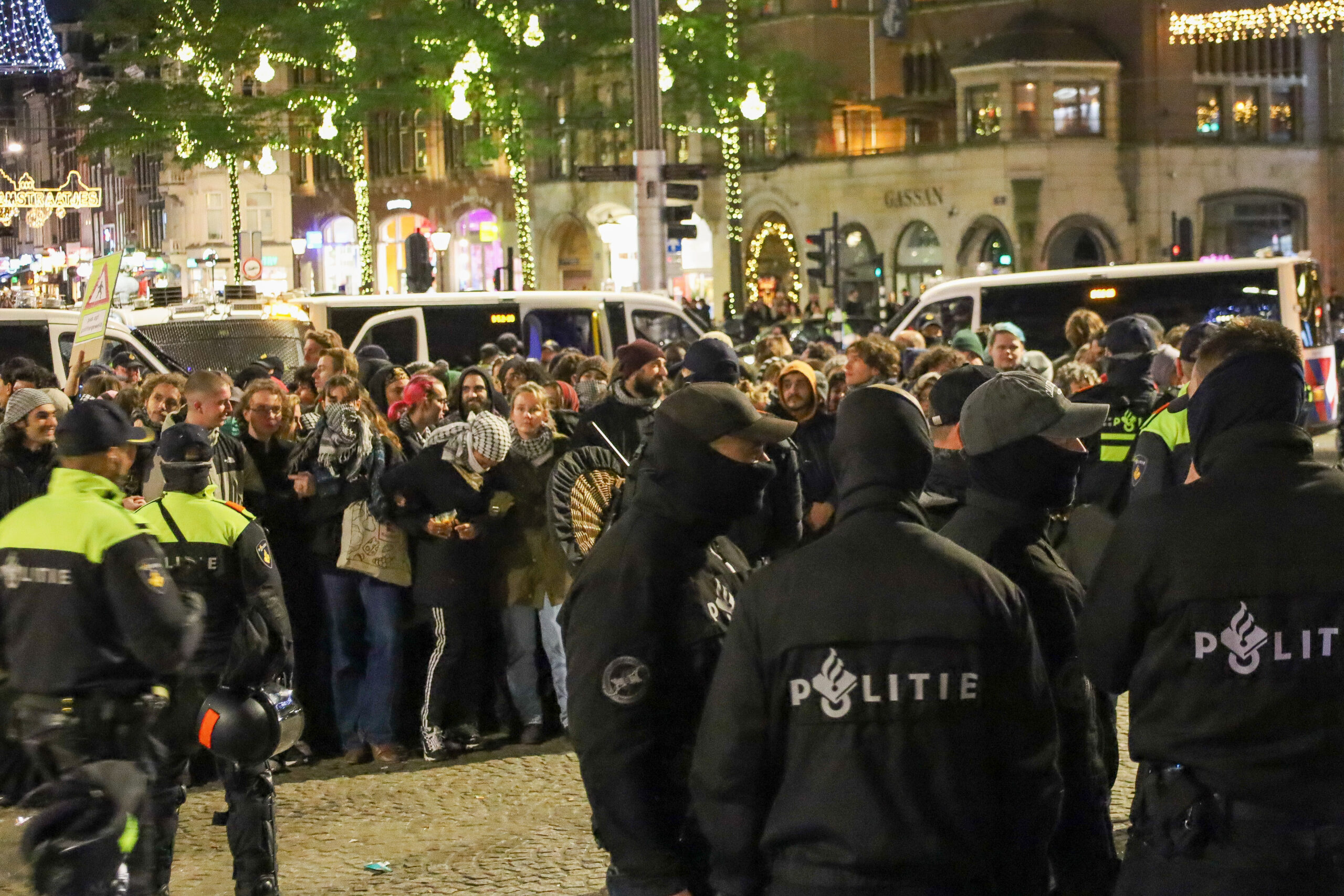 Politie houdt 281 demonstranten aan tijdens verboden demonstratie | 112 ...