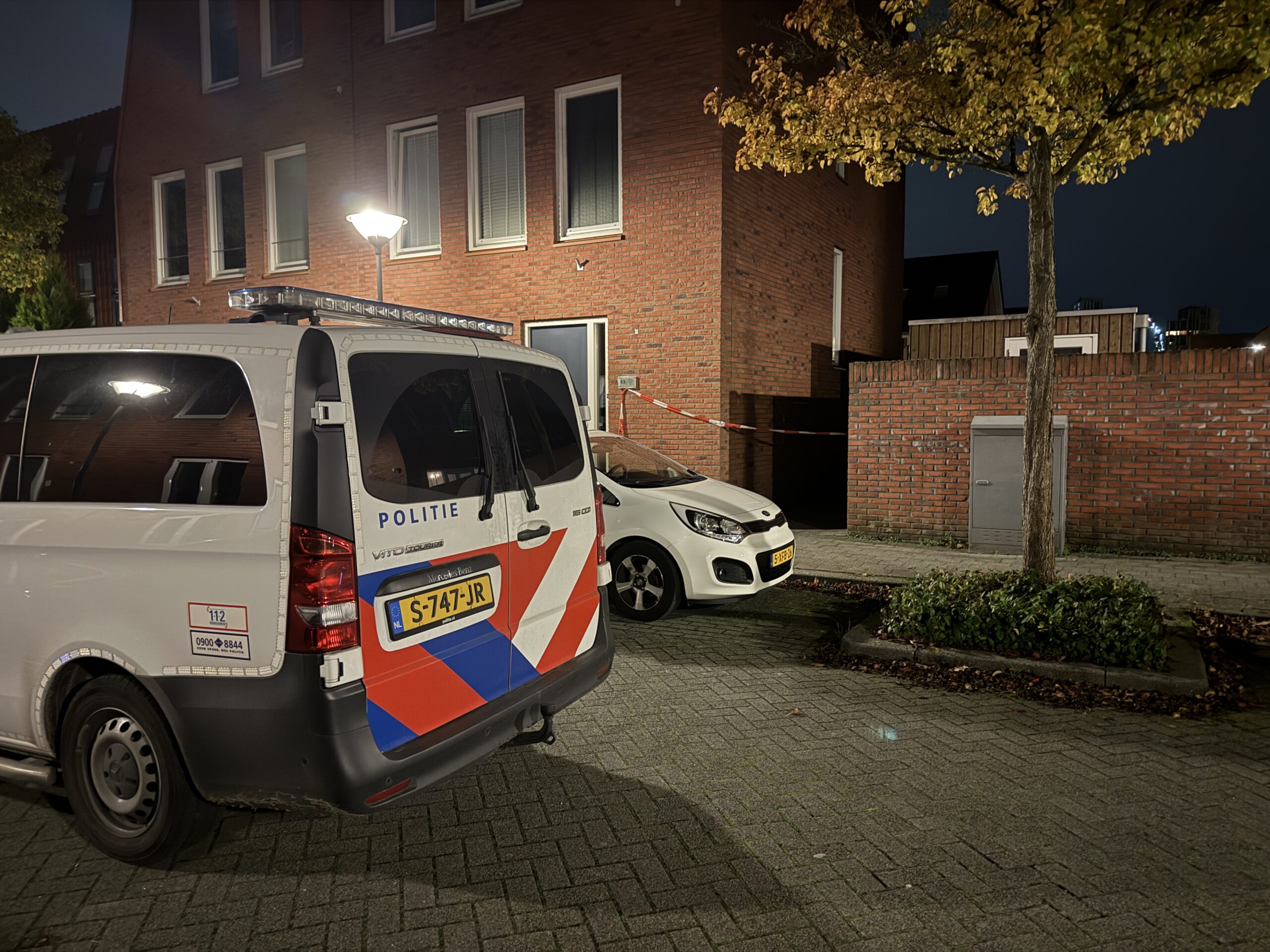 Explosief ontploft in achtertuin van woning, politie doet onderzoek | 112 Nieuws Nederland