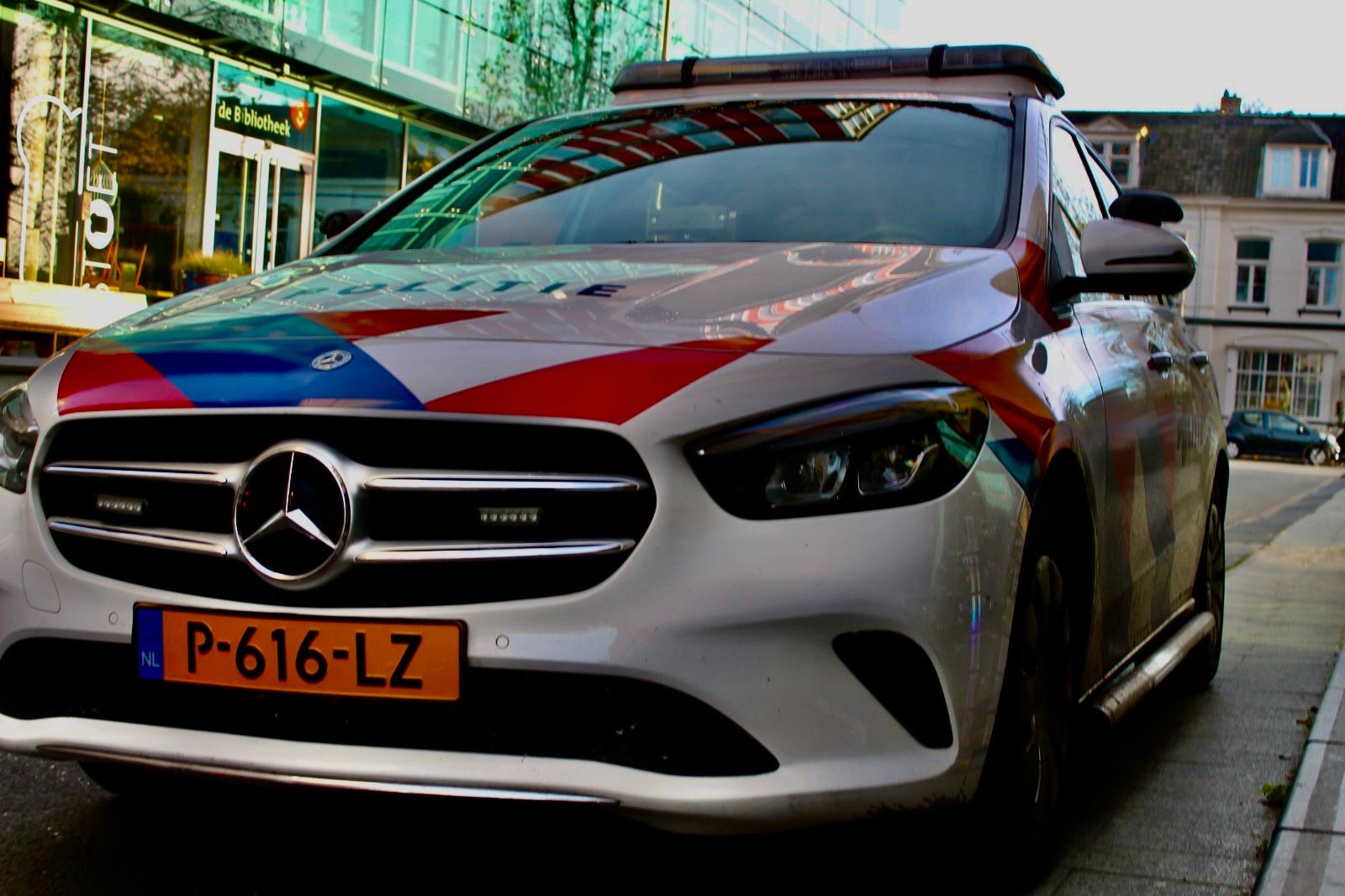 Man aangehouden op verdenking van mogelijke betrokkenheid bij brand waarbij bewoners en honden ...