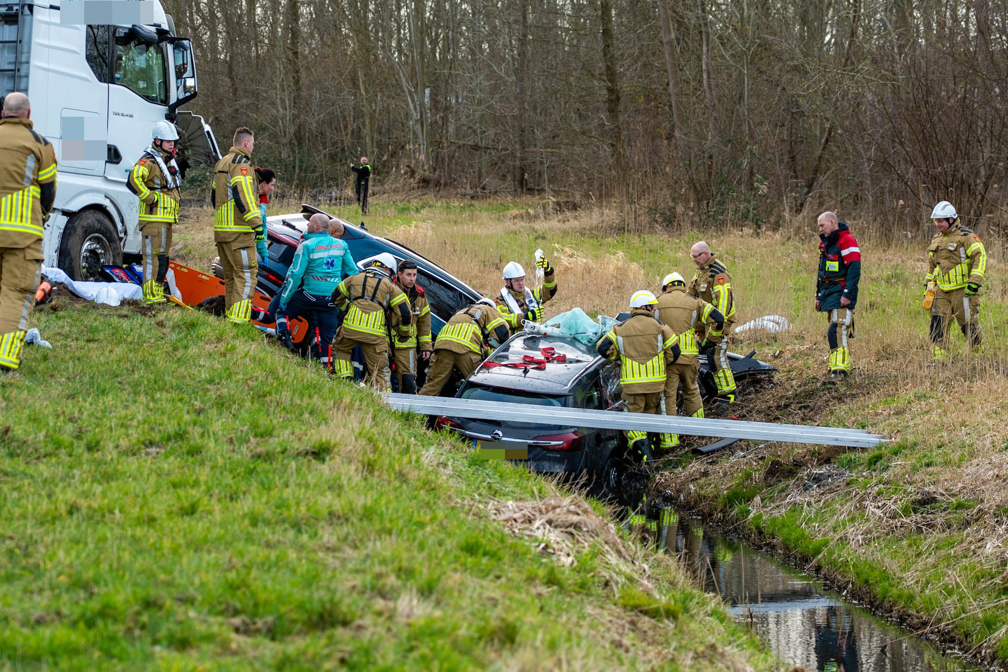 Zeer ernstig ongeval met vrachtwagen en meerdere auto’s, meerdere zwaargewonden | 112 Nieuws ...