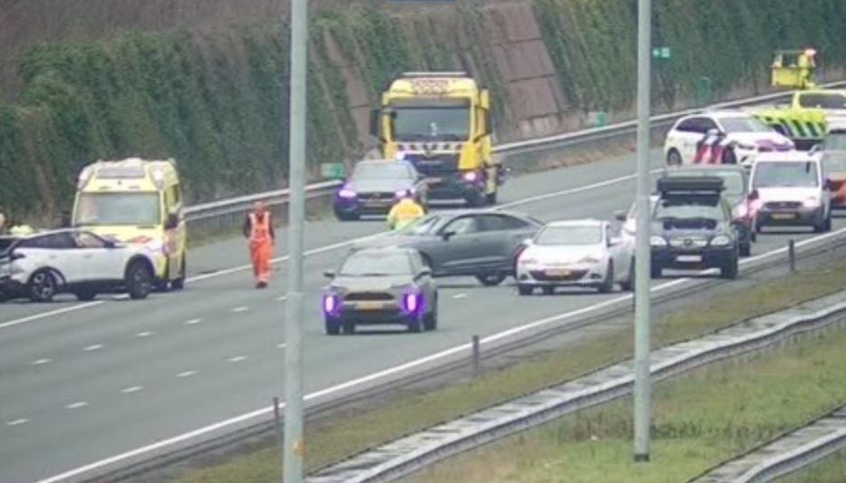 Ongeval met meerdere voertuigen zorgt voor bijna 60 minuten file | 112 Nieuws Nederland