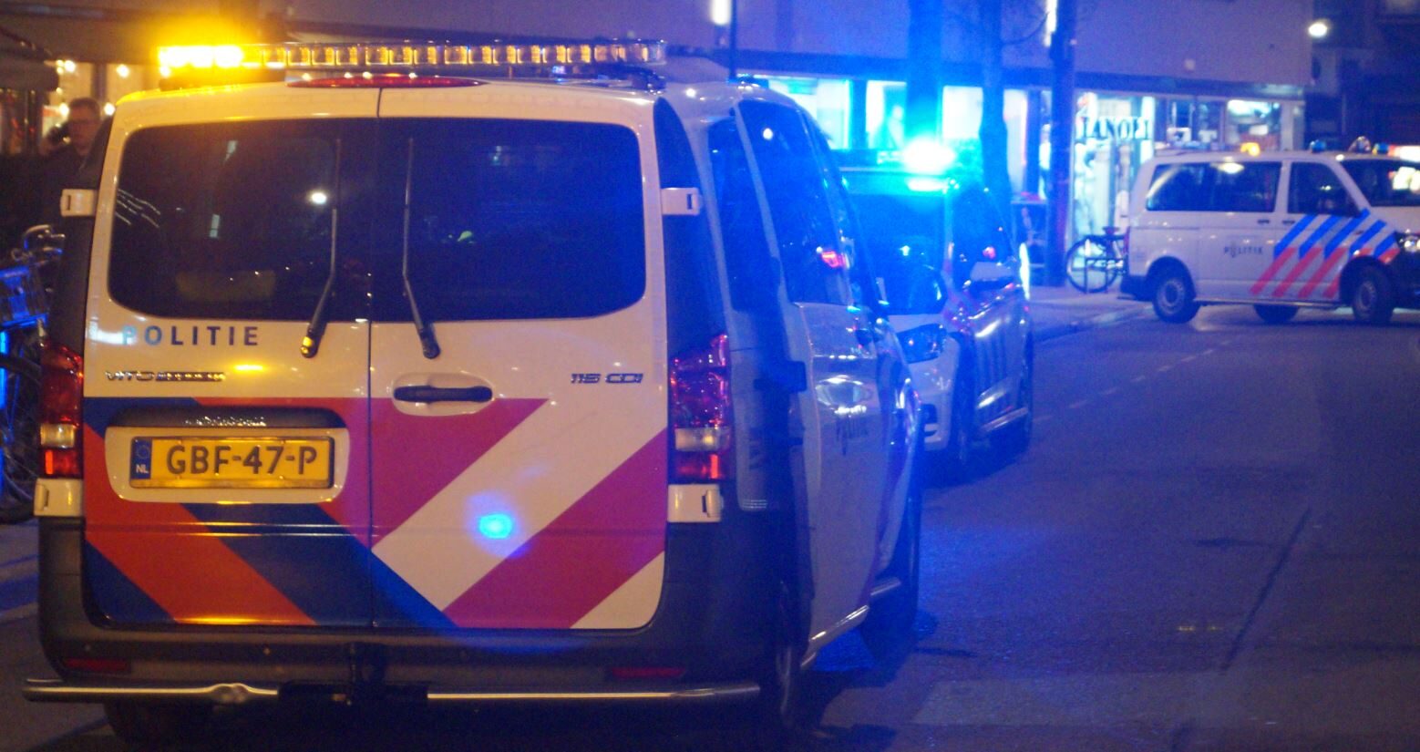 Twee politieagenten neergestoken tijdens fouilleren | 112 Nieuws Nederland