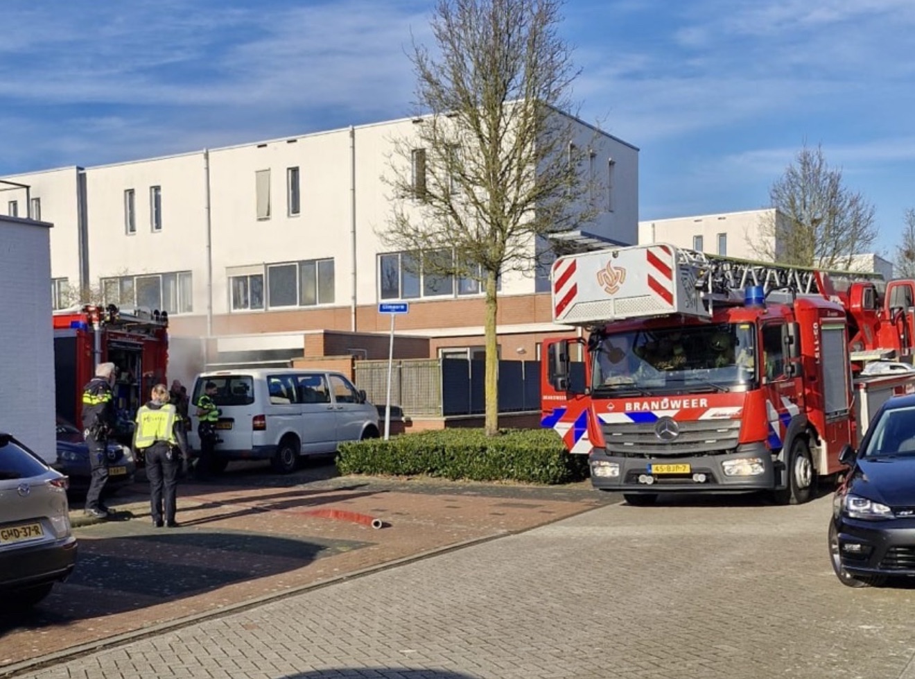 Smeulend hout zorgt voor grote inzet brandweer | 112 Nieuws Nederland