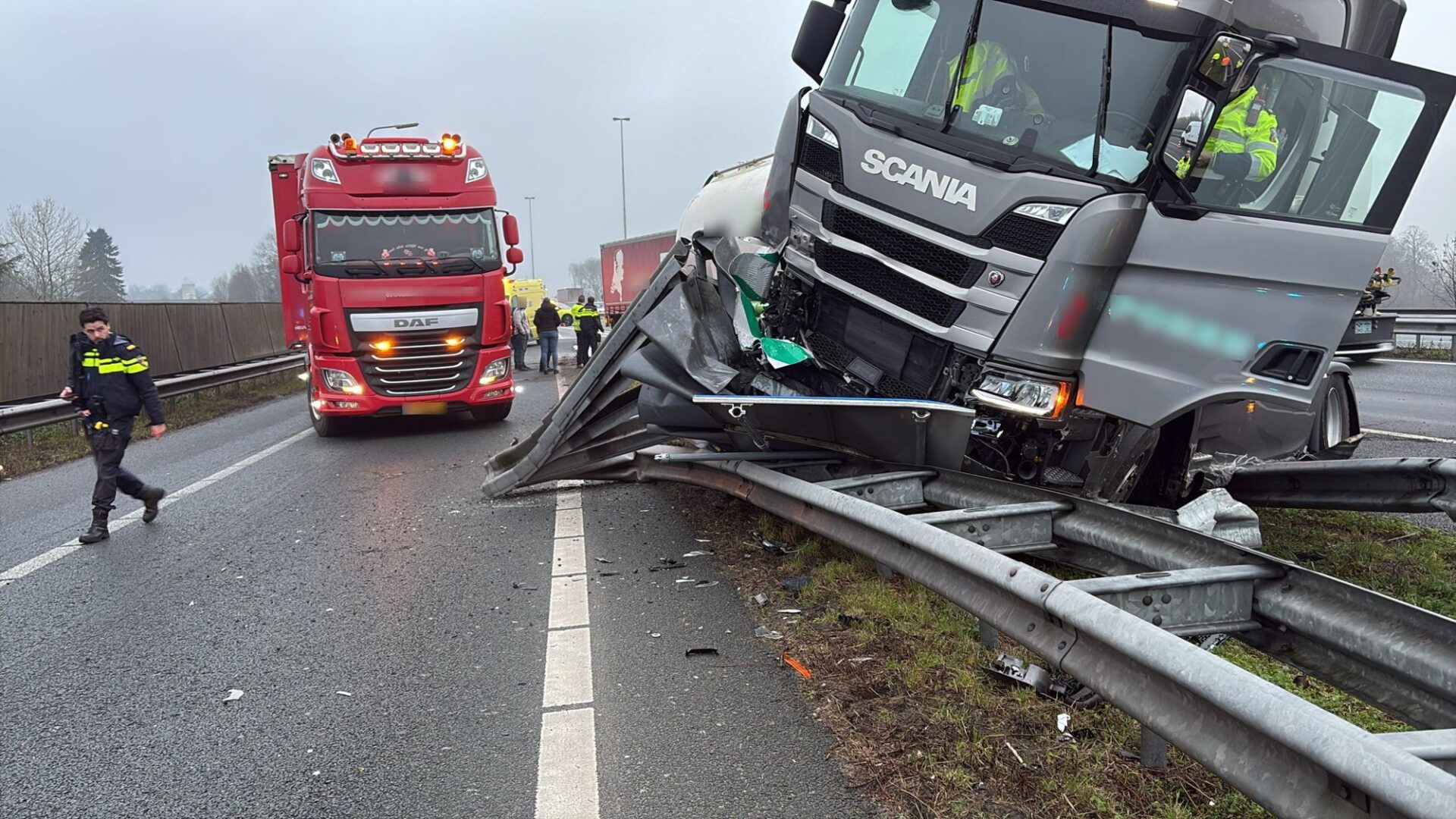 Zwaar ongeval met vrachtwagen op A27 | 112 Nieuws Nederland