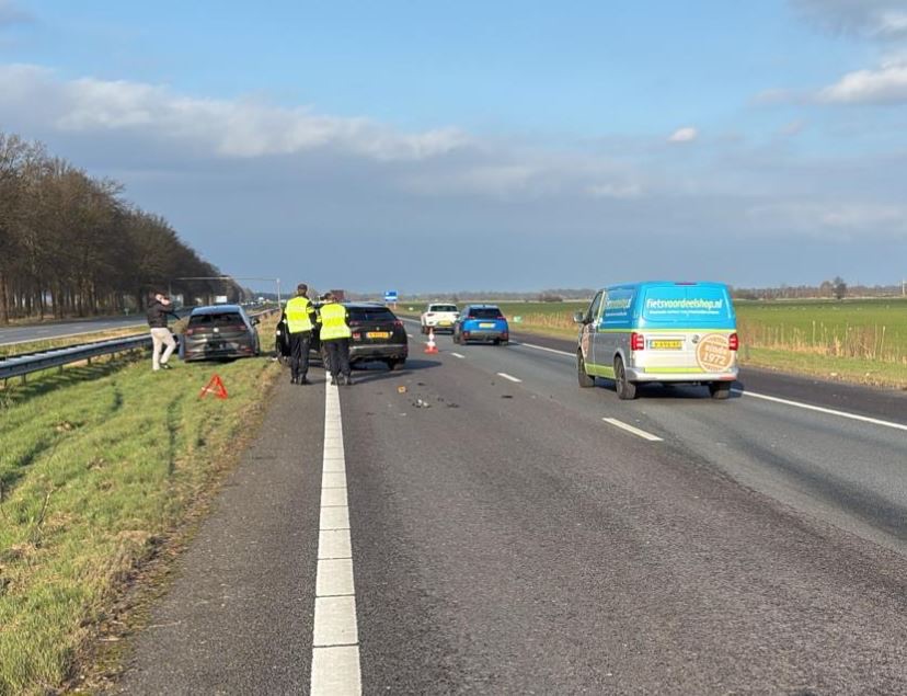 Lange file van 50 minuten na ongeval met drie voertuigen | 112 Nieuws Nederland