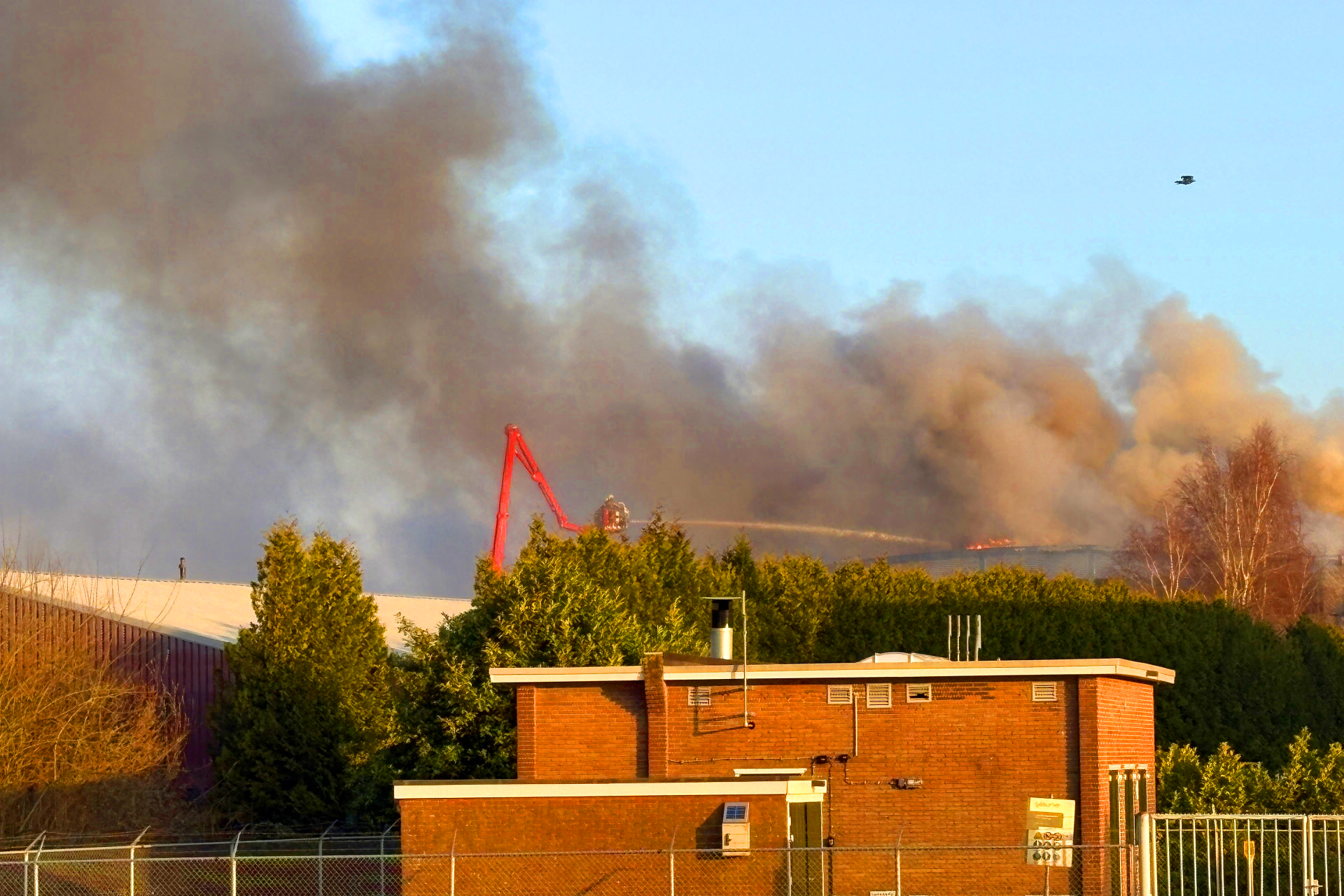 Zeer grote brand bij recyclingbedrijf op industrieterrein, NL-Alert ...