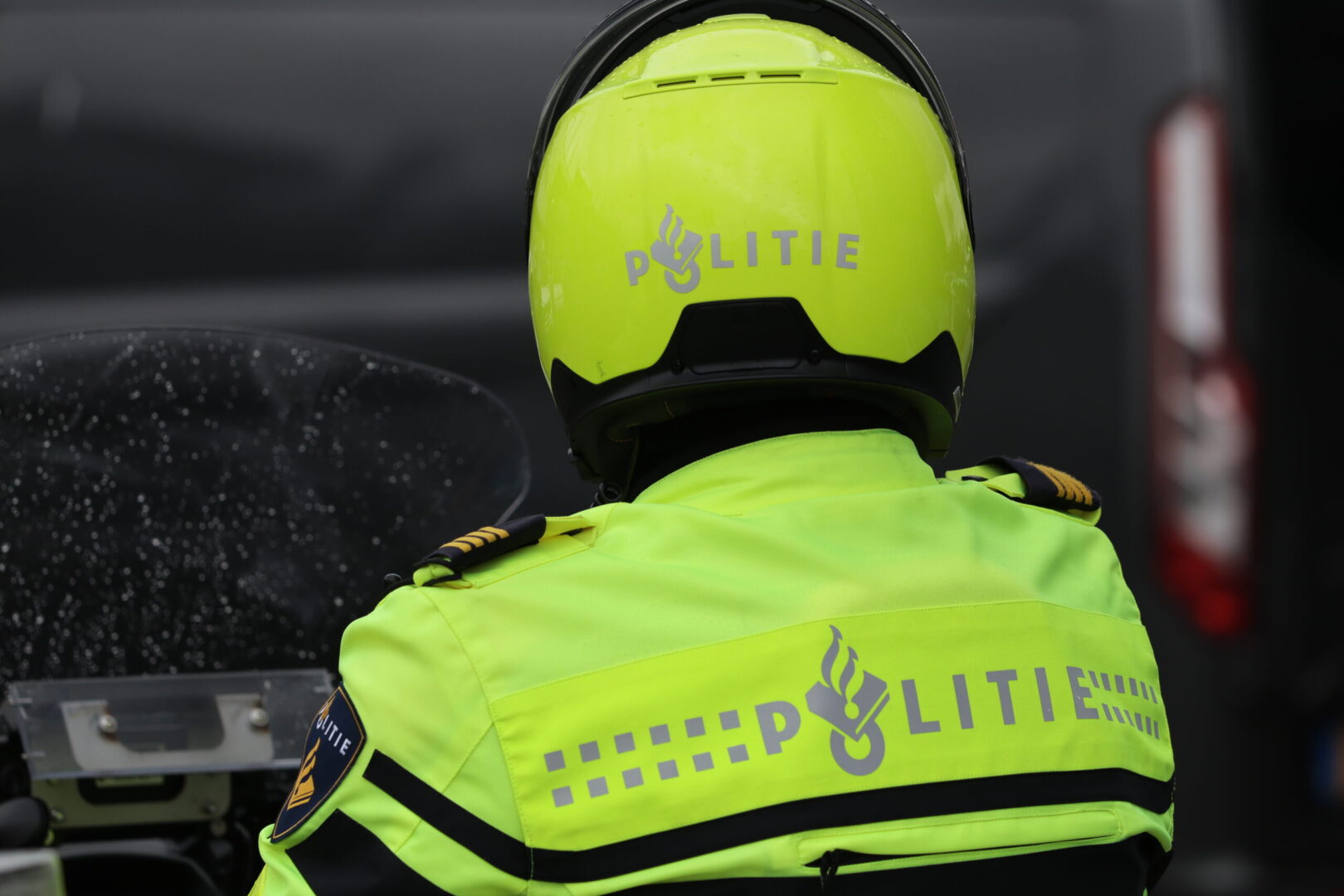 Motoragent zwaargewond na ernstig ongeval met busje | 112 Nieuws Nederland