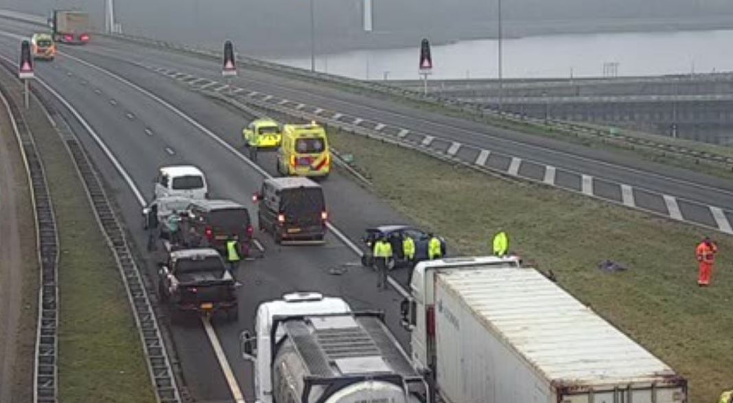 Grote vertragingen van 60 minuten na meerdere ongevallen op snelweg | 112 Nieuws Nederland