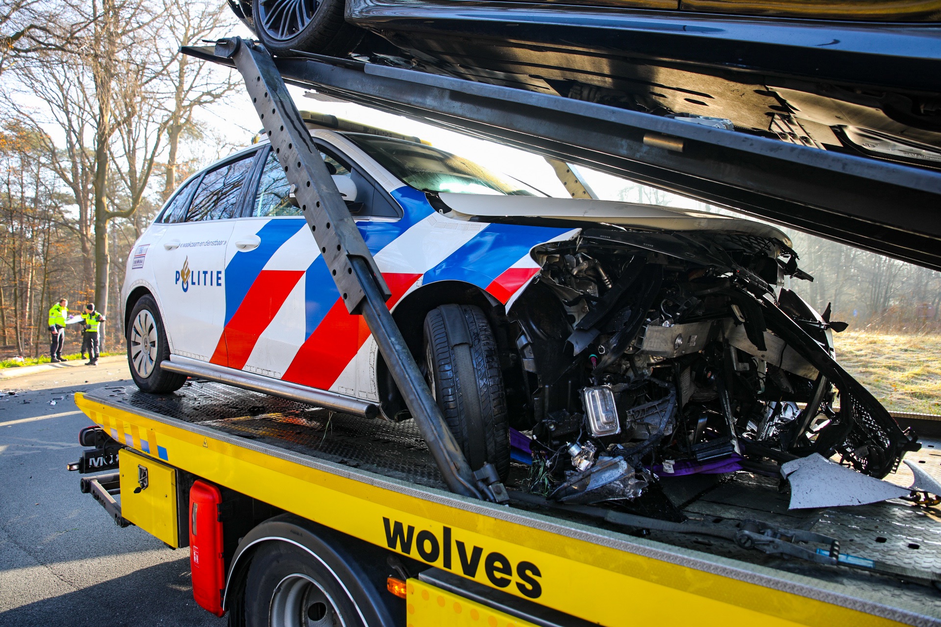 Twee agenten gewond na frontale botsing tijdens wilde achtervolging | 112 Nieuws Nederland