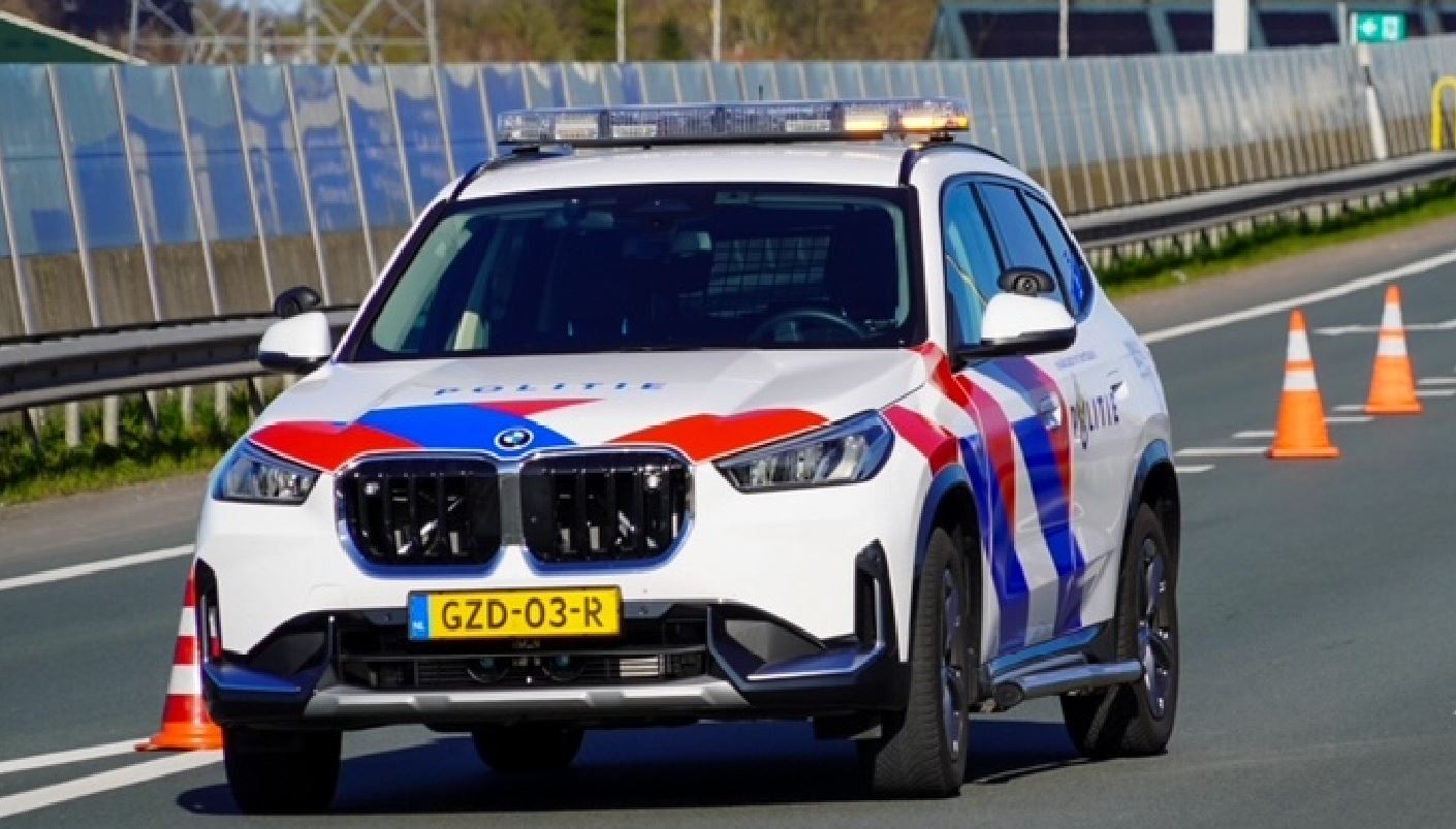 Waarschuwingsschoten gelost na achtervolging, verdachte botst tegen politieauto | 112 Nieuws ...