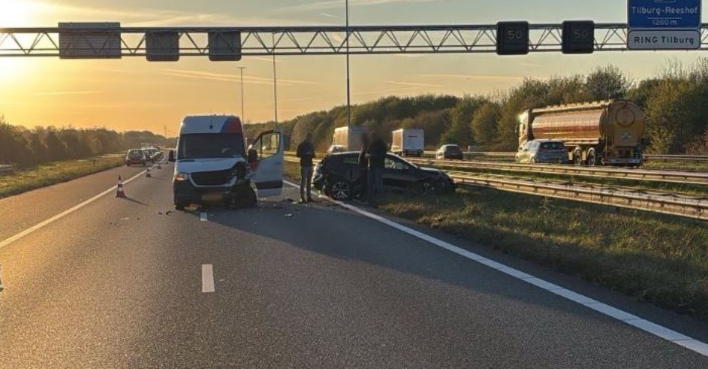 Veel schade en 80 minuten file na fors ongeval | 112 Nieuws Nederland