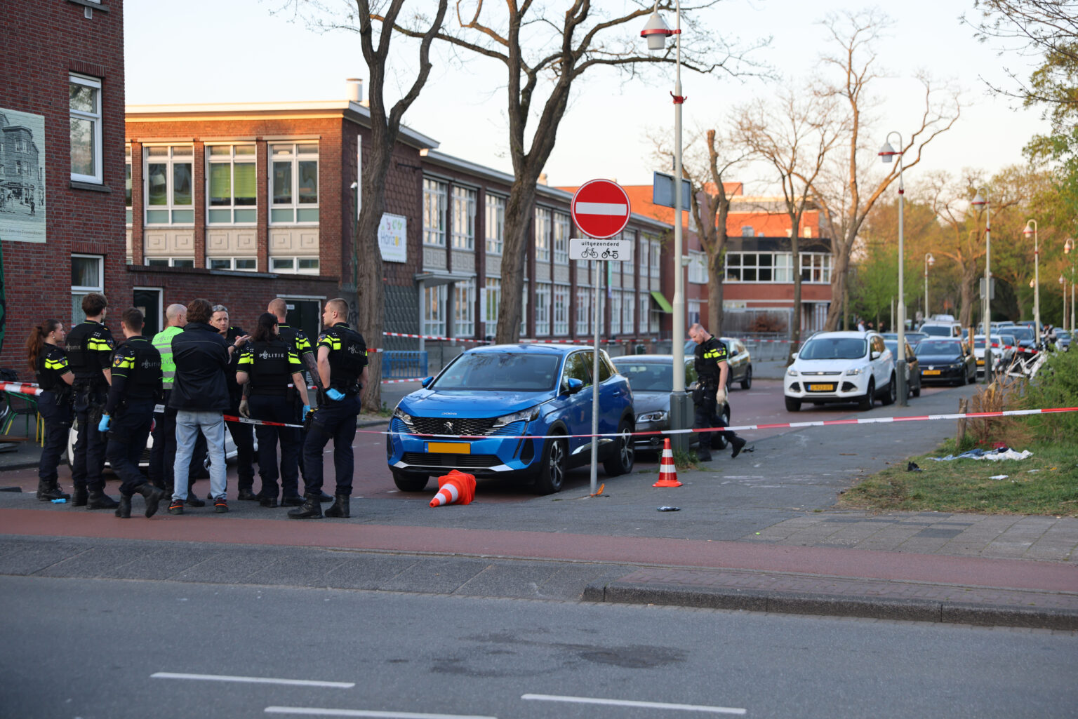 Zwaargewonde na schietpartij op straat, politie start onderzoek | 112 Nieuws Nederland