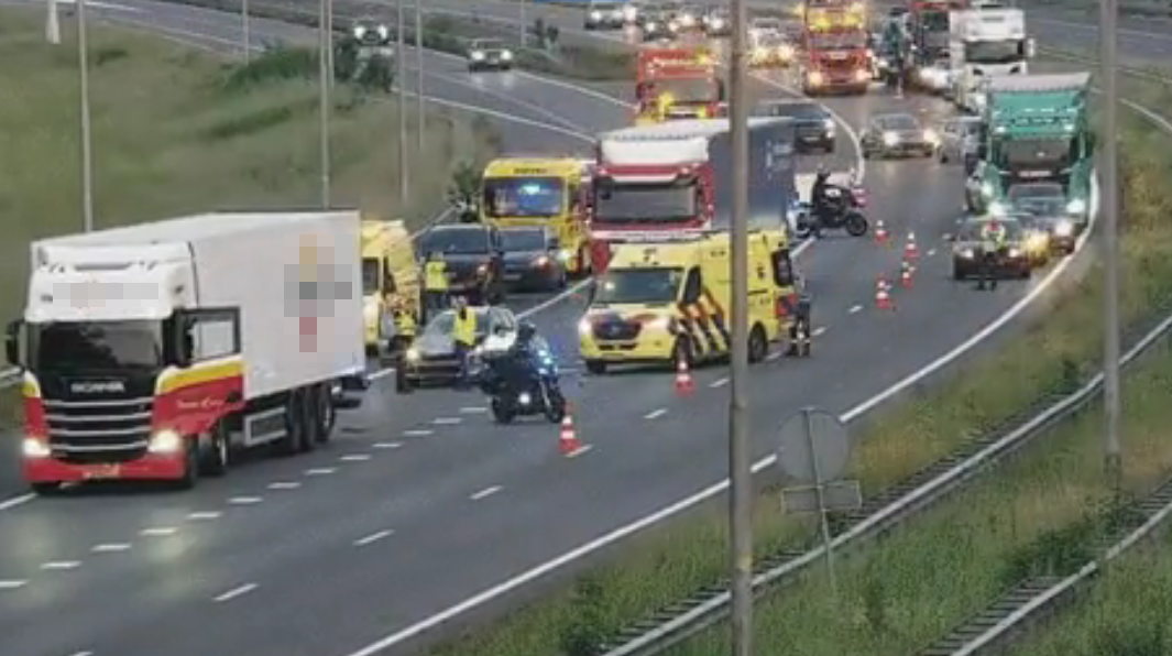 UPDATE | Motorrijder (56) overleden na ernstig ongeval op snelweg | 112 Nieuws Nederland