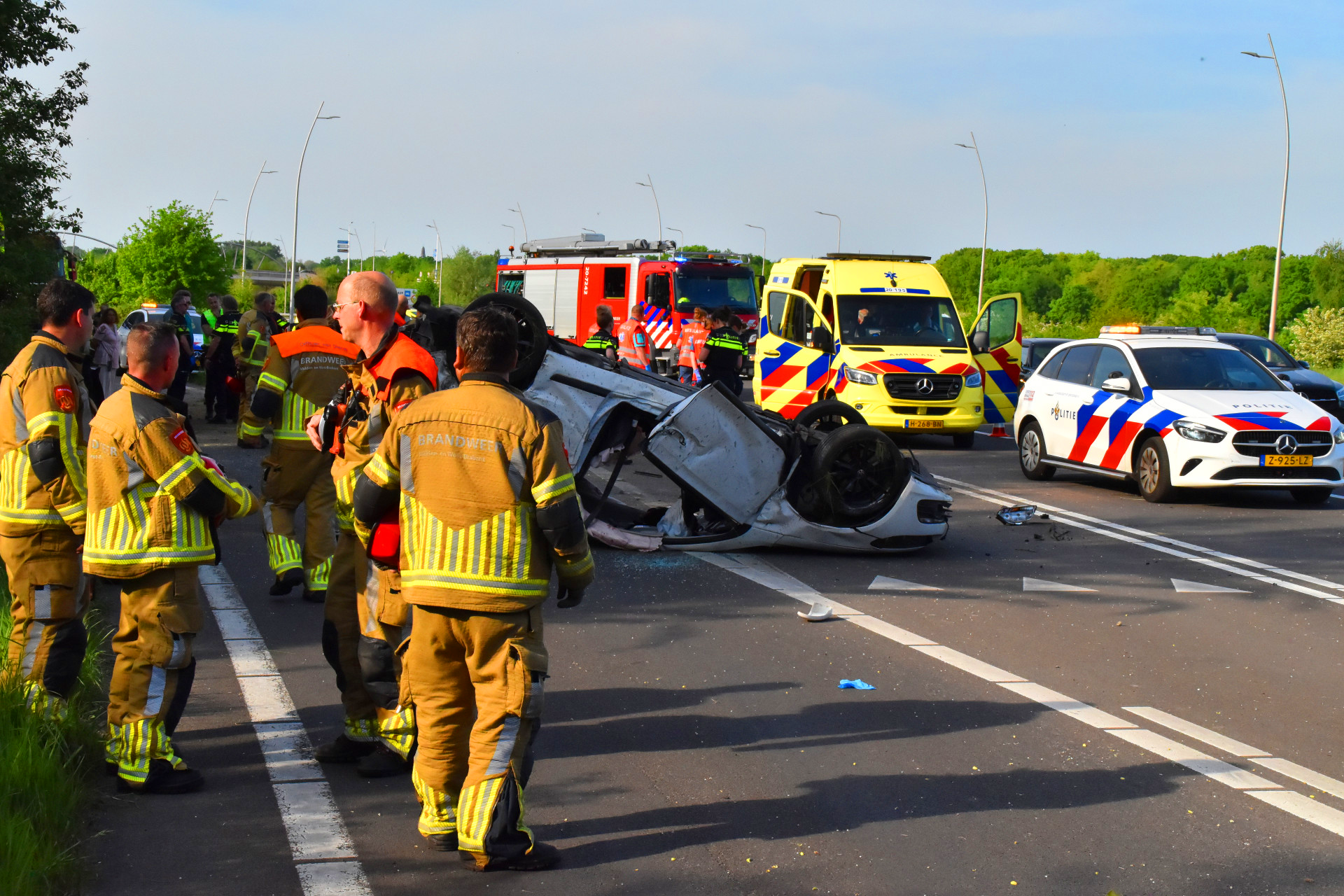 Zwaargewonde na ernstig ongeval, auto slaat over de kop | 112 Nieuws Nederland