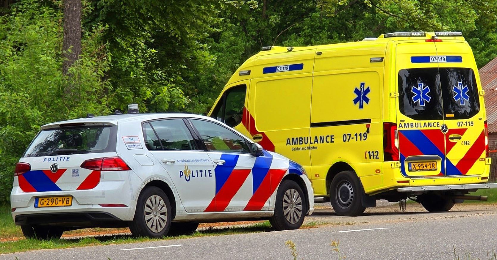 Dode vrouw op straat gevonden, politie doet onderzoek | 112 Nieuws Nederland