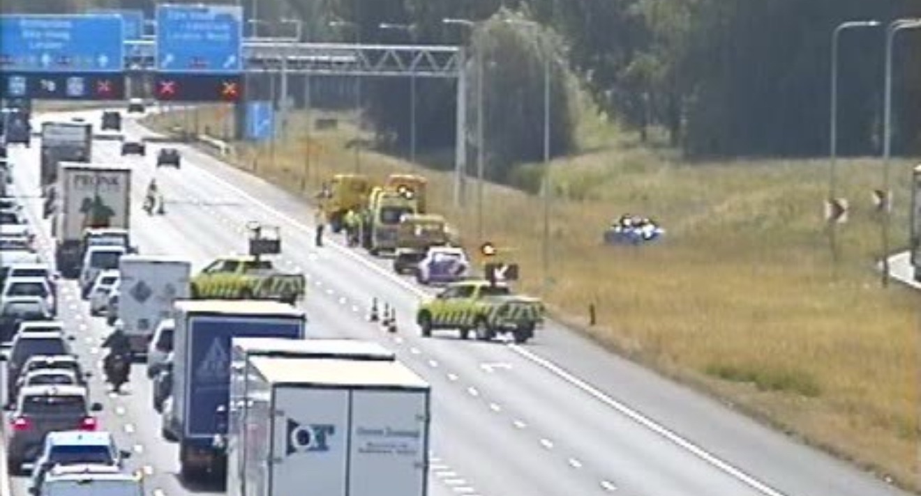 Auto slaat over de kop, forse file van 45 minuten | 112 Nieuws Nederland