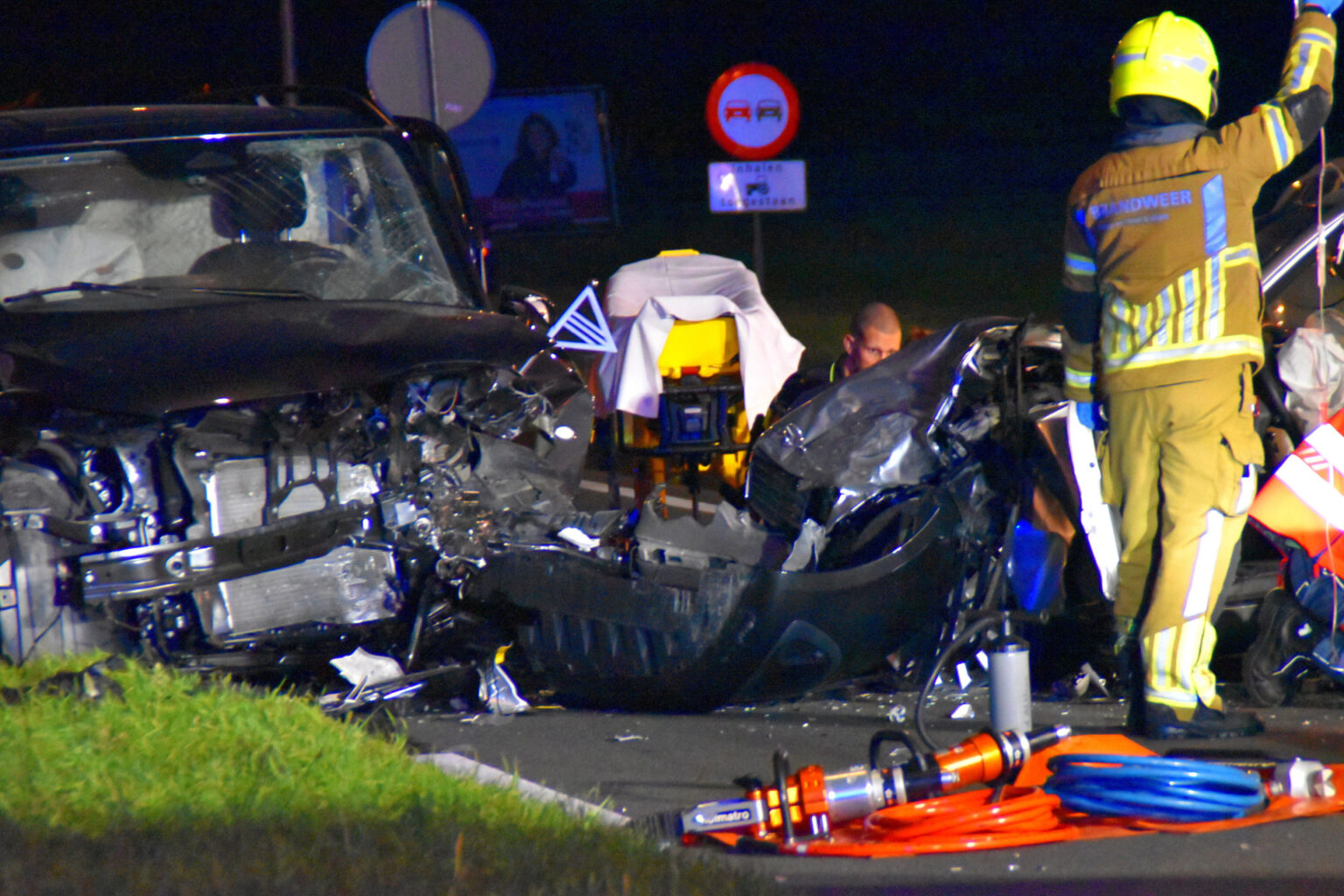 UPDATE | Man (44) overleden na ernstige frontale botsing met rouwauto | 112 Nieuws Nederland