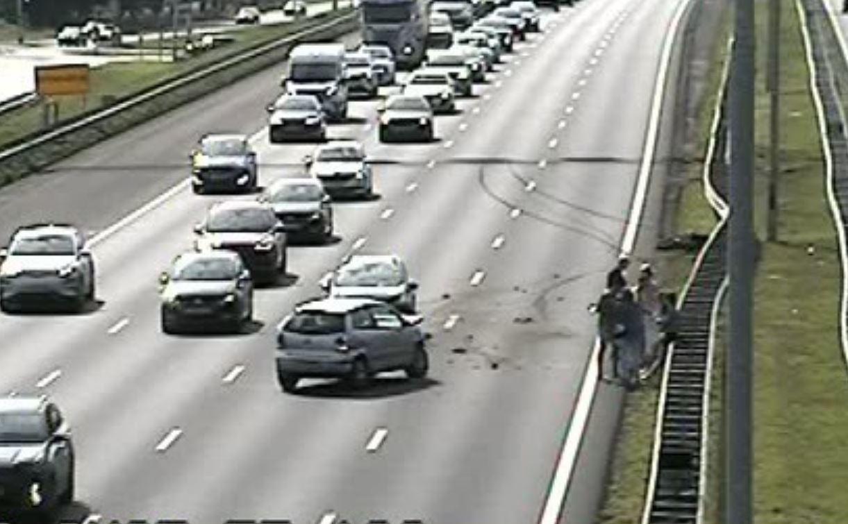 Twee rijstroken op snelweg dicht na fors ongeval | 112 Nieuws Nederland