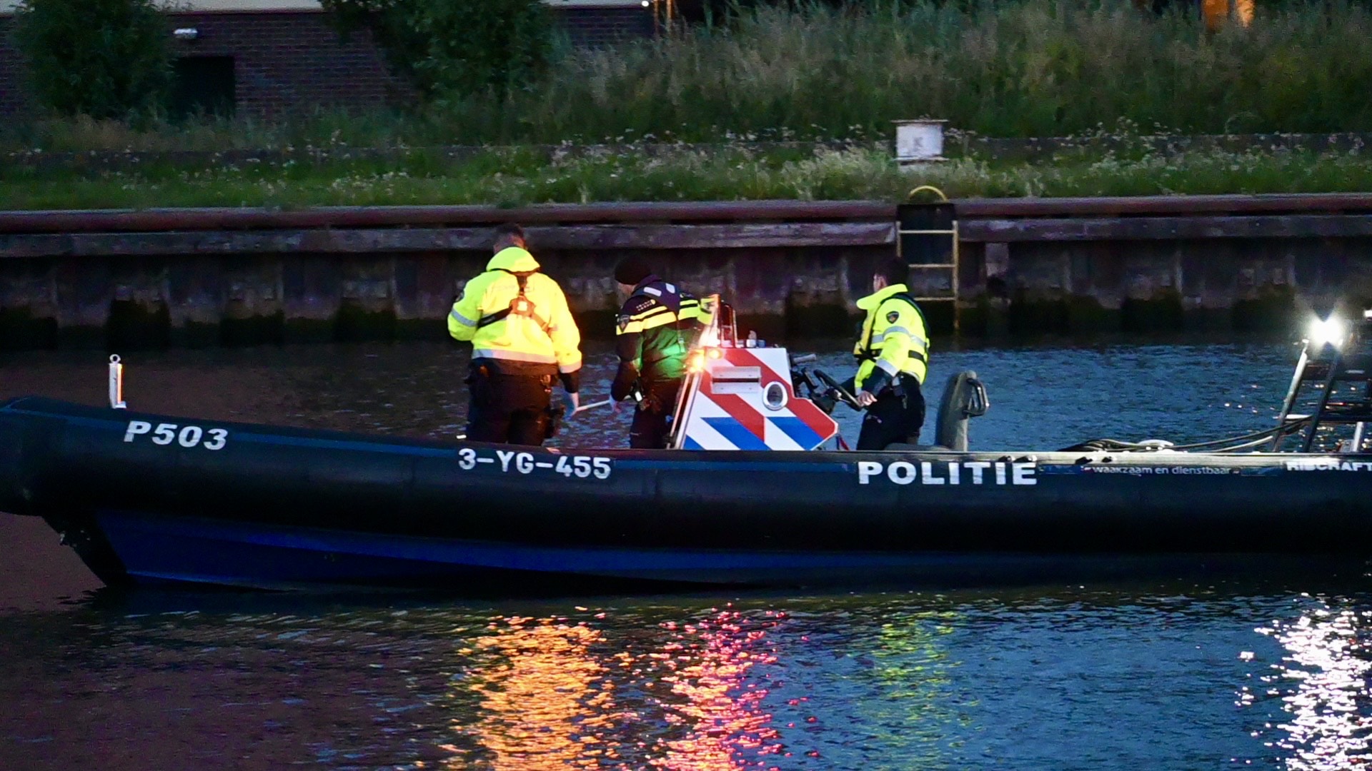 Lichaam gevonden in het water, politie doet onderzoek | 112 Nieuws Nederland