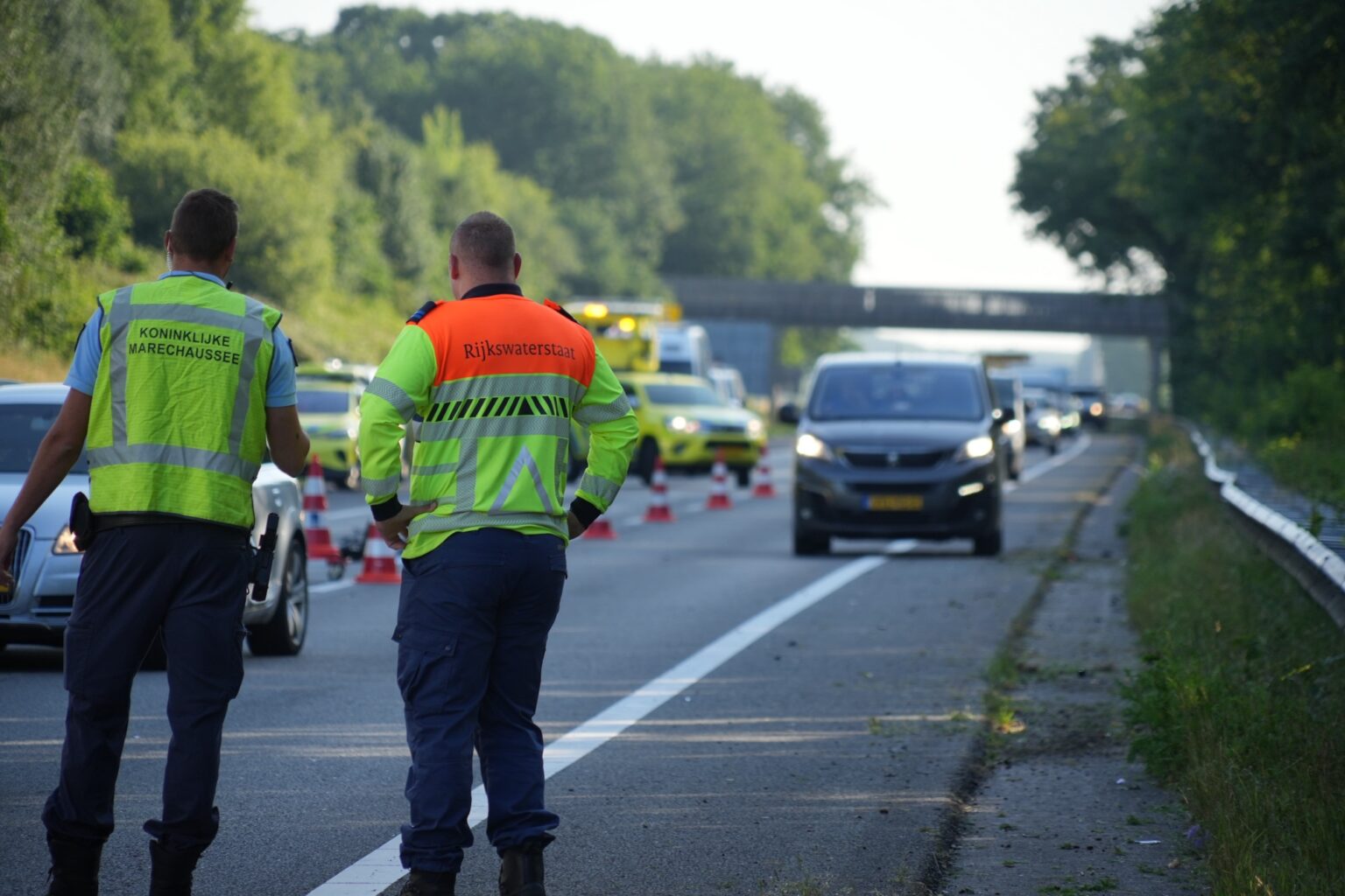Dode (18) en twee zwaargewonden (19 & 20) na ernstig ongeval met auto en vrachtwagen | 112 ...