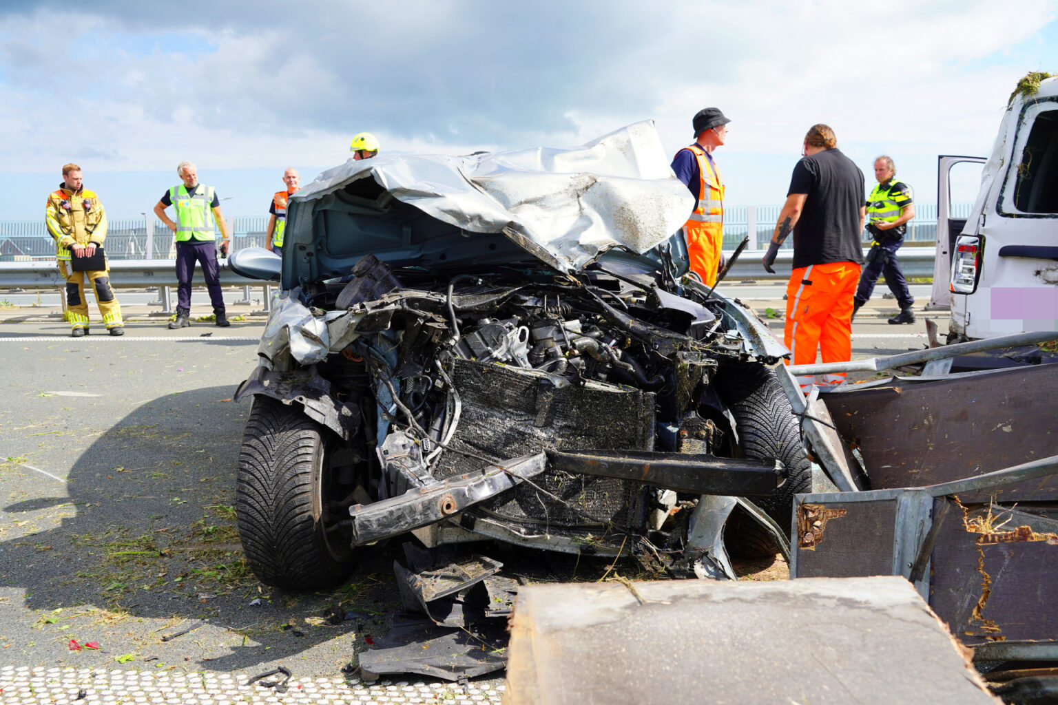 Enorme ravage na zwaar ongeval met meerdere voertuigen | 112 Nieuws ...