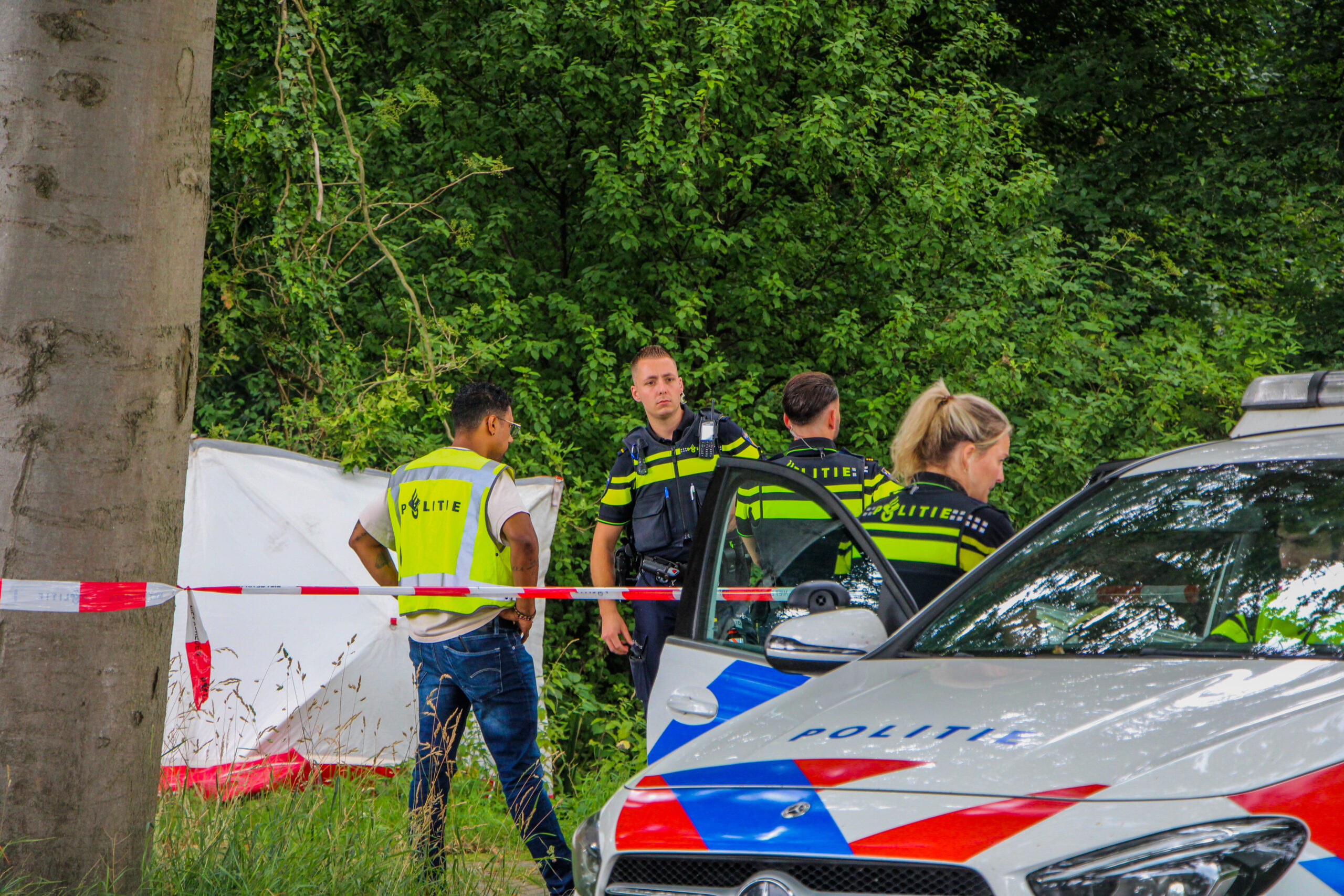 Lichaam gevonden langs de weg, politie start onderzoek | 112 Nieuws Nederland