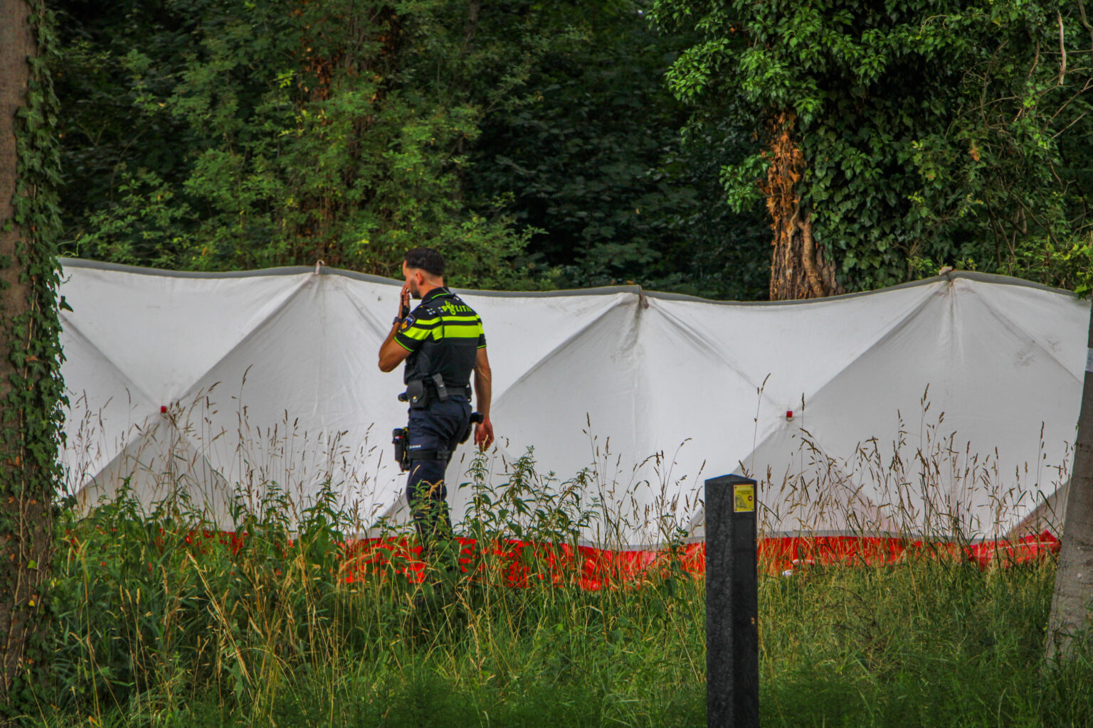 Lichaam gevonden langs de weg, politie start onderzoek | 112 Nieuws Nederland