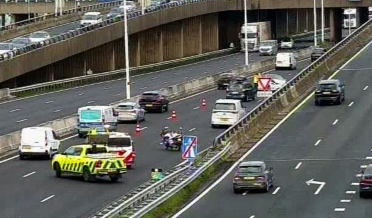 Twee rijstroken dicht na ongeval, 20 minuten vertraging | 112 Nieuws Nederland