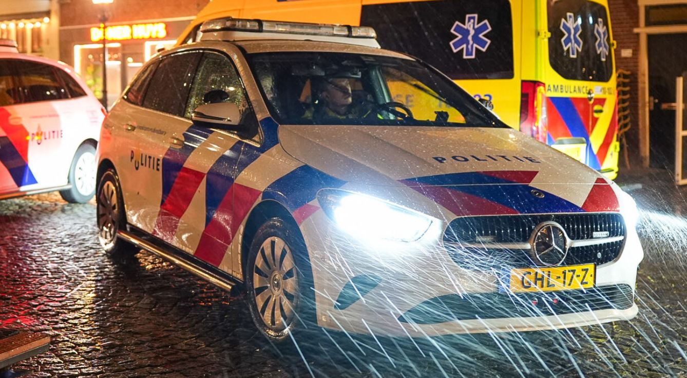 Dode vrouw op straat gevonden, politie doet onderzoek | 112 Nieuws Nederland