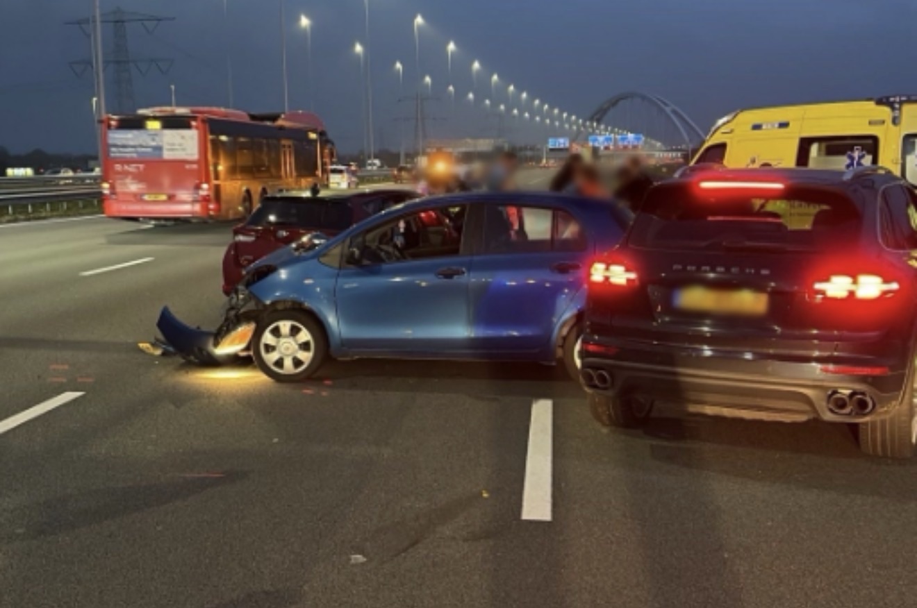 Enorme 70 minuten file na ongeval met meerdere auto’s | 112 Nieuws ...