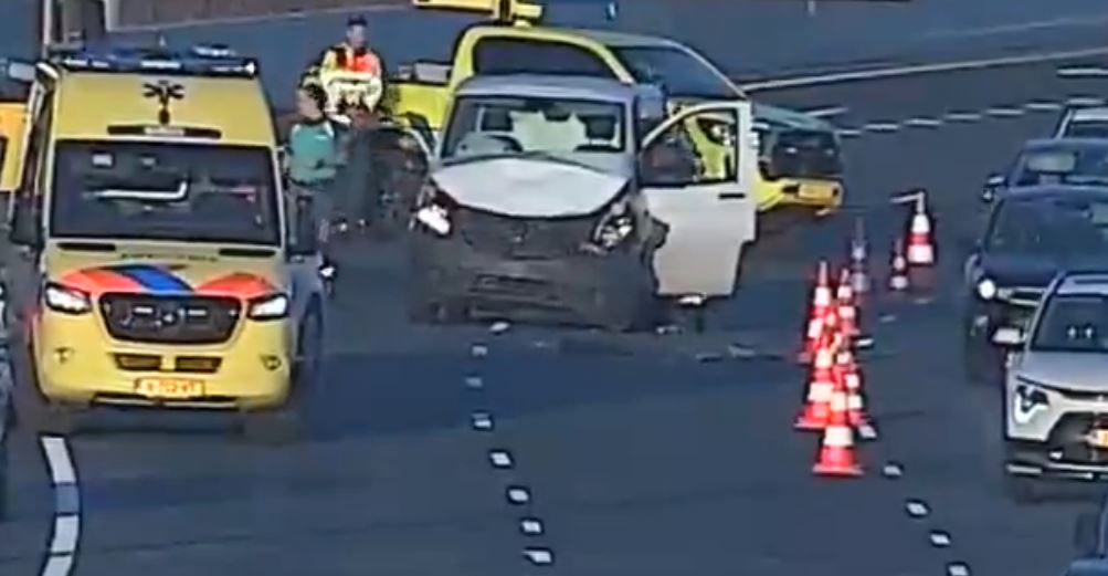 Veel schade en 75 minuten file na ongeval met meerdere voertuigen | 112 ...
