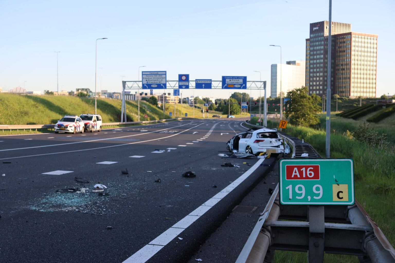 Zwaargewonde en grote ravage na ernstig eenzijdig ongeval op snelweg ...