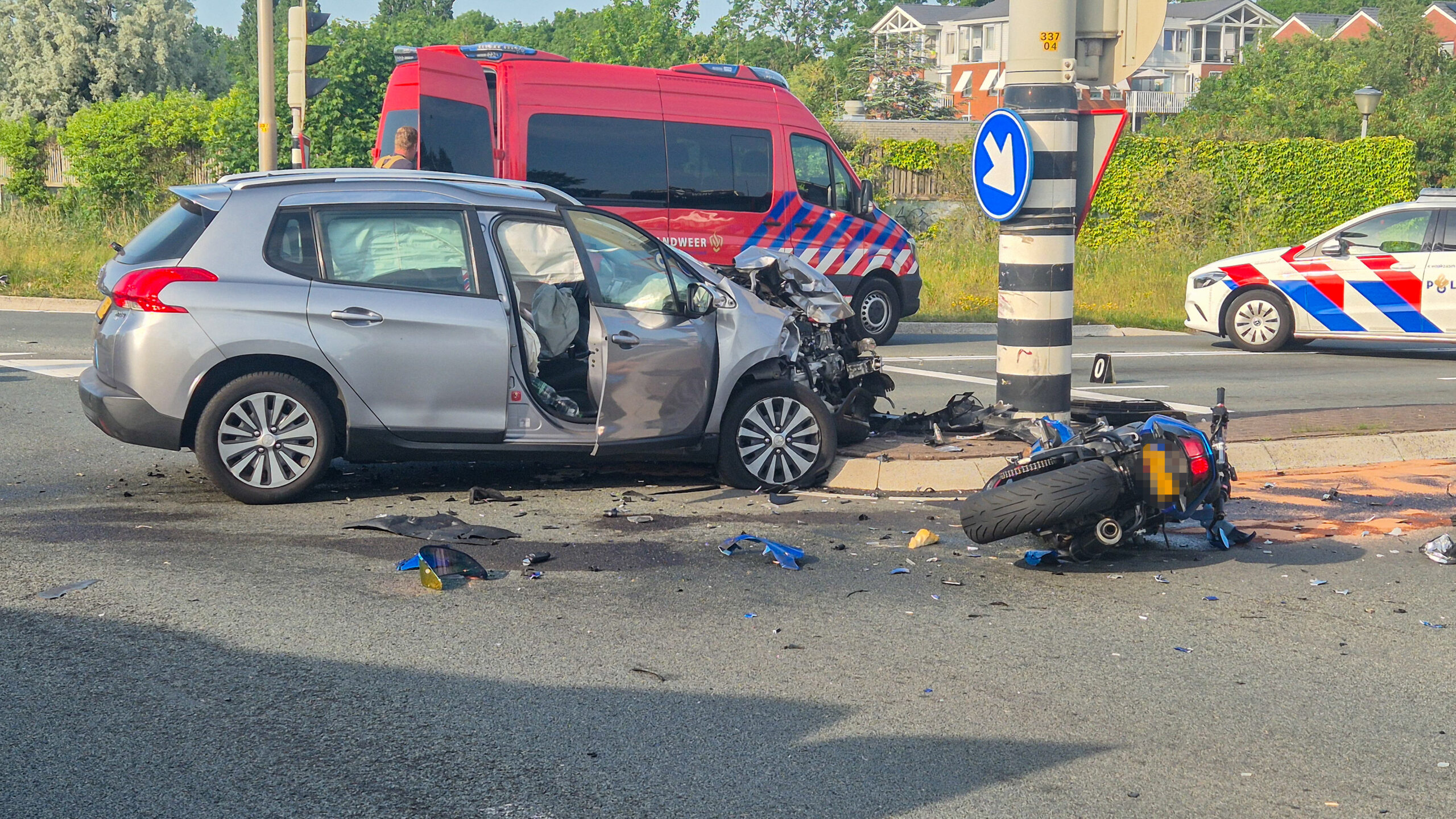 Zwaar ongeval tussen motor en auto, traumahelikopter ter plaatse | 112 ...