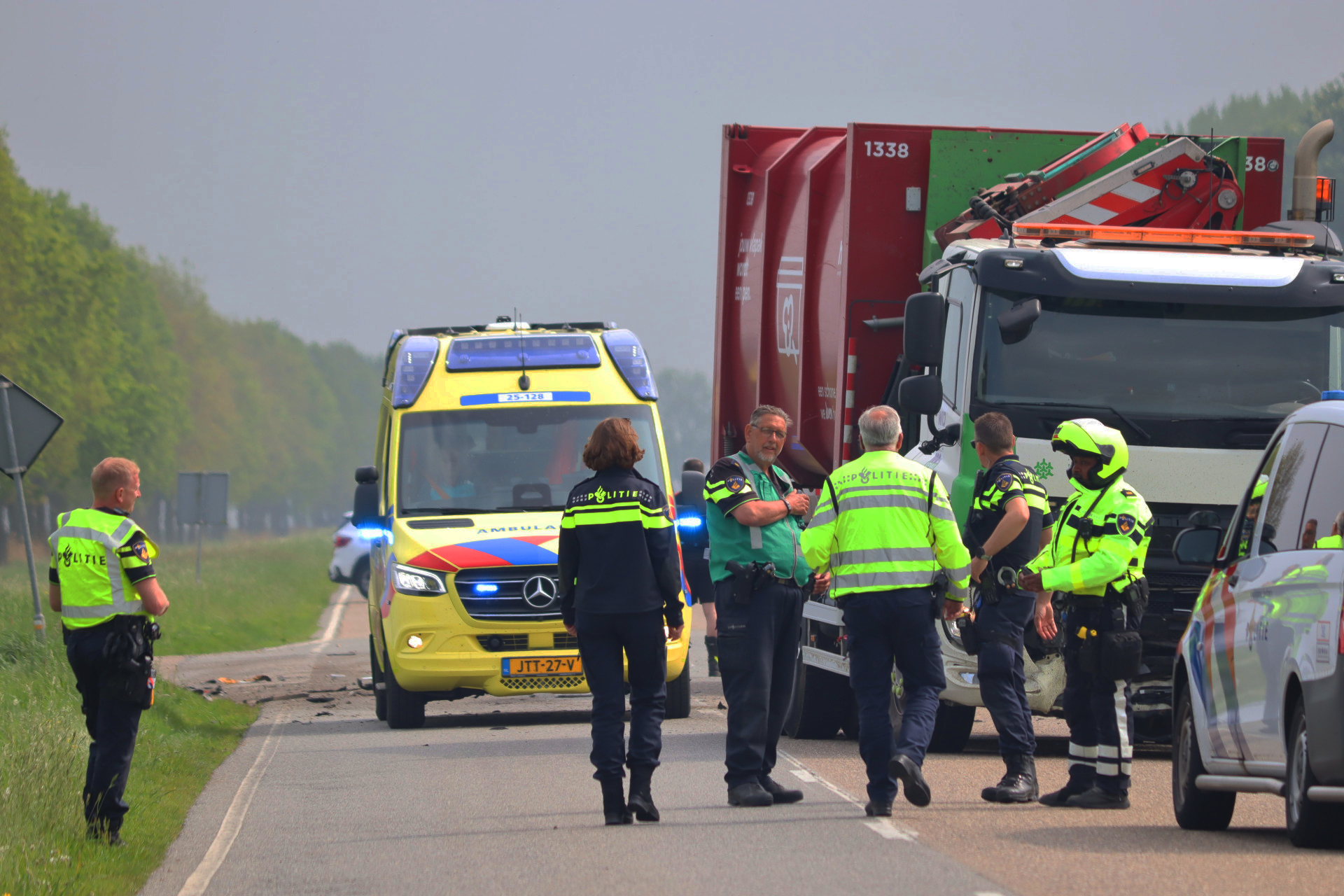 Dode na ernstig ongeval tussen vrachtwagen en auto | 112 Nieuws Nederland